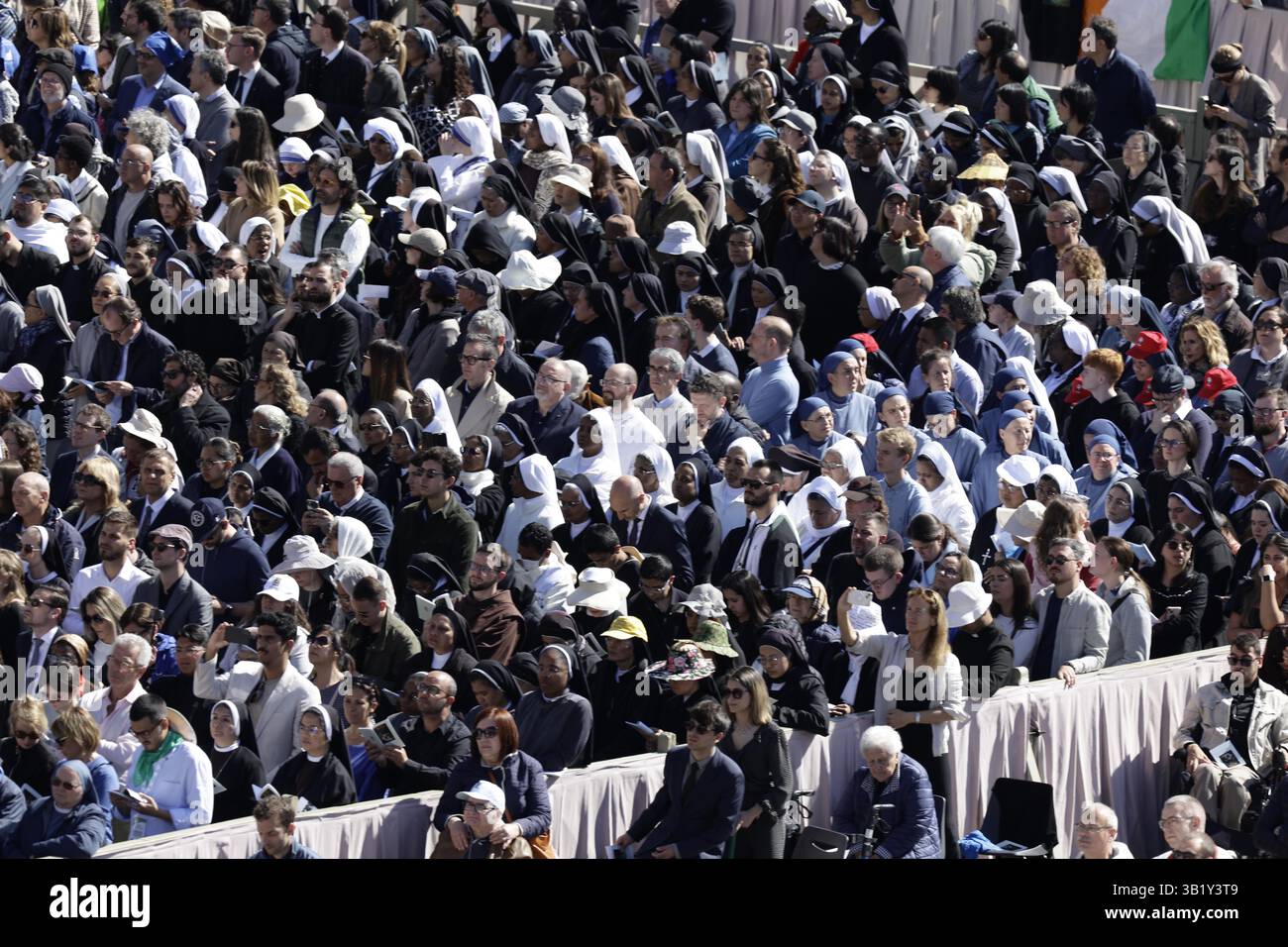 Roma, Italy. 26th Apr, 2025. Italy, march 29 st 2024: Funeral of Pope ...