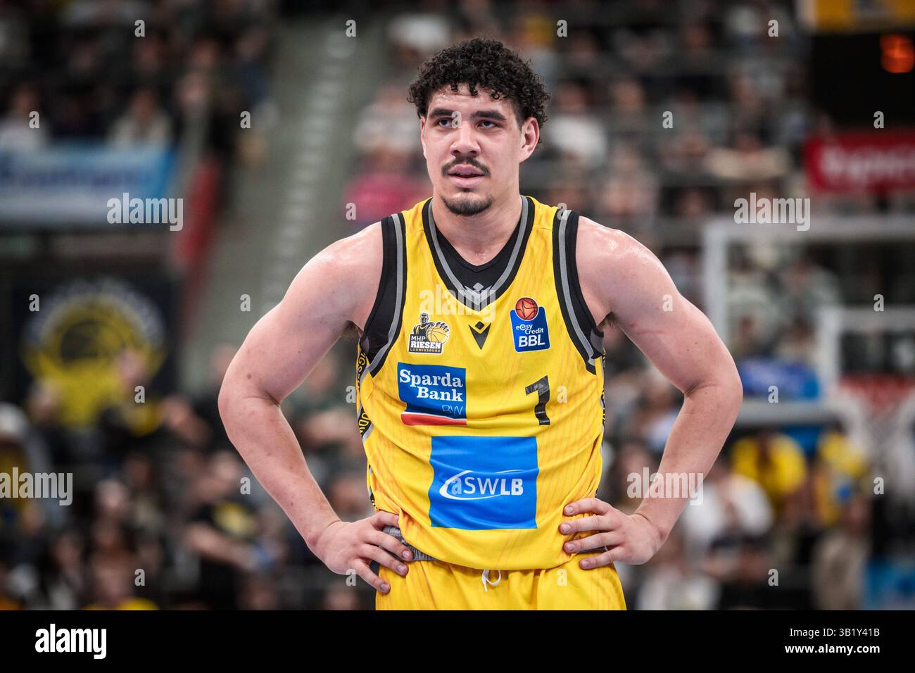 Ludwigsburg, Deutschland. 26th Apr, 2025. Joel Scott (MHP Riesen ...