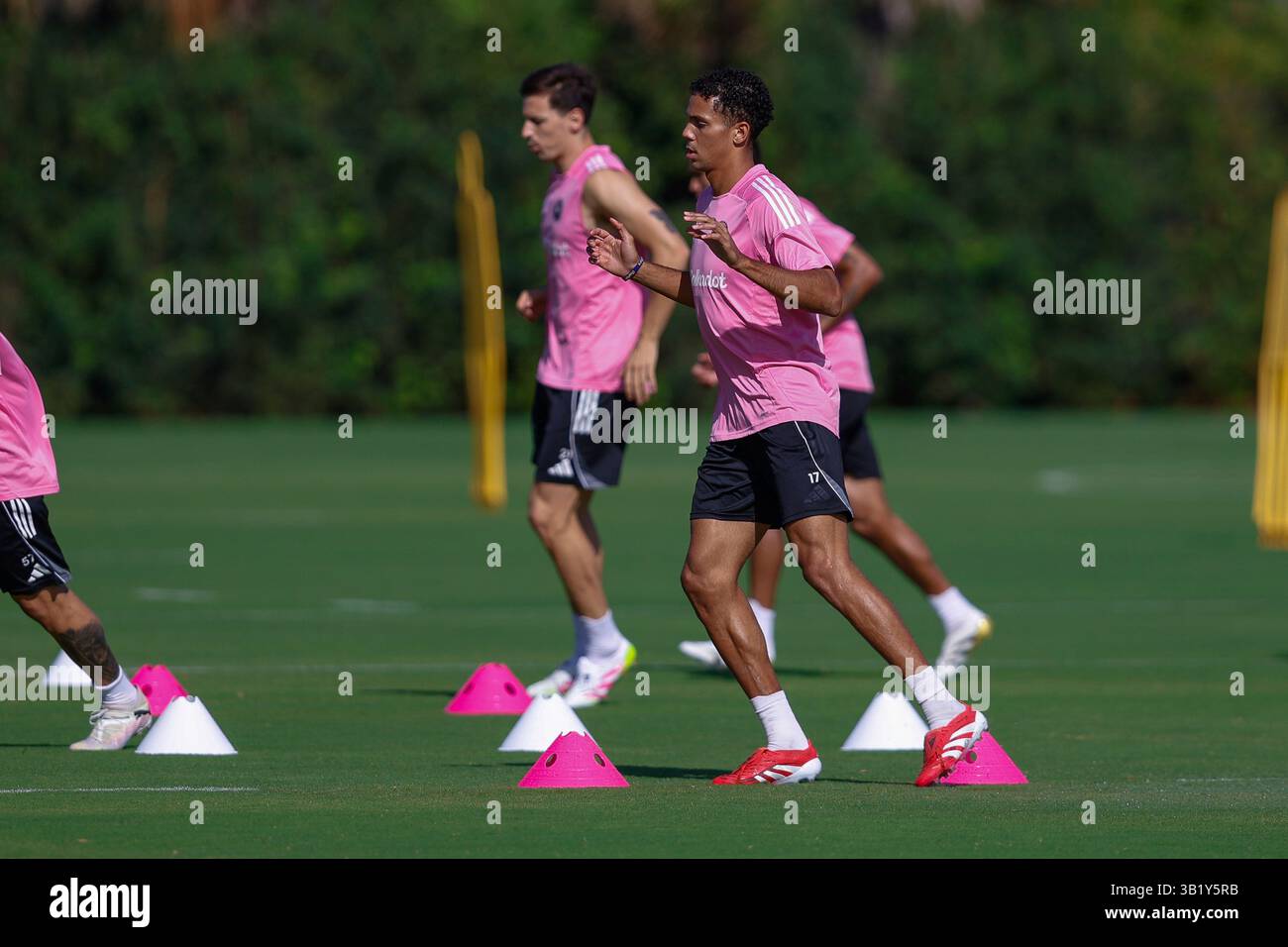 FORT LAUDERDALE, FL - APRIL 26: Ian Fray (17) of Inter Miami CF ...