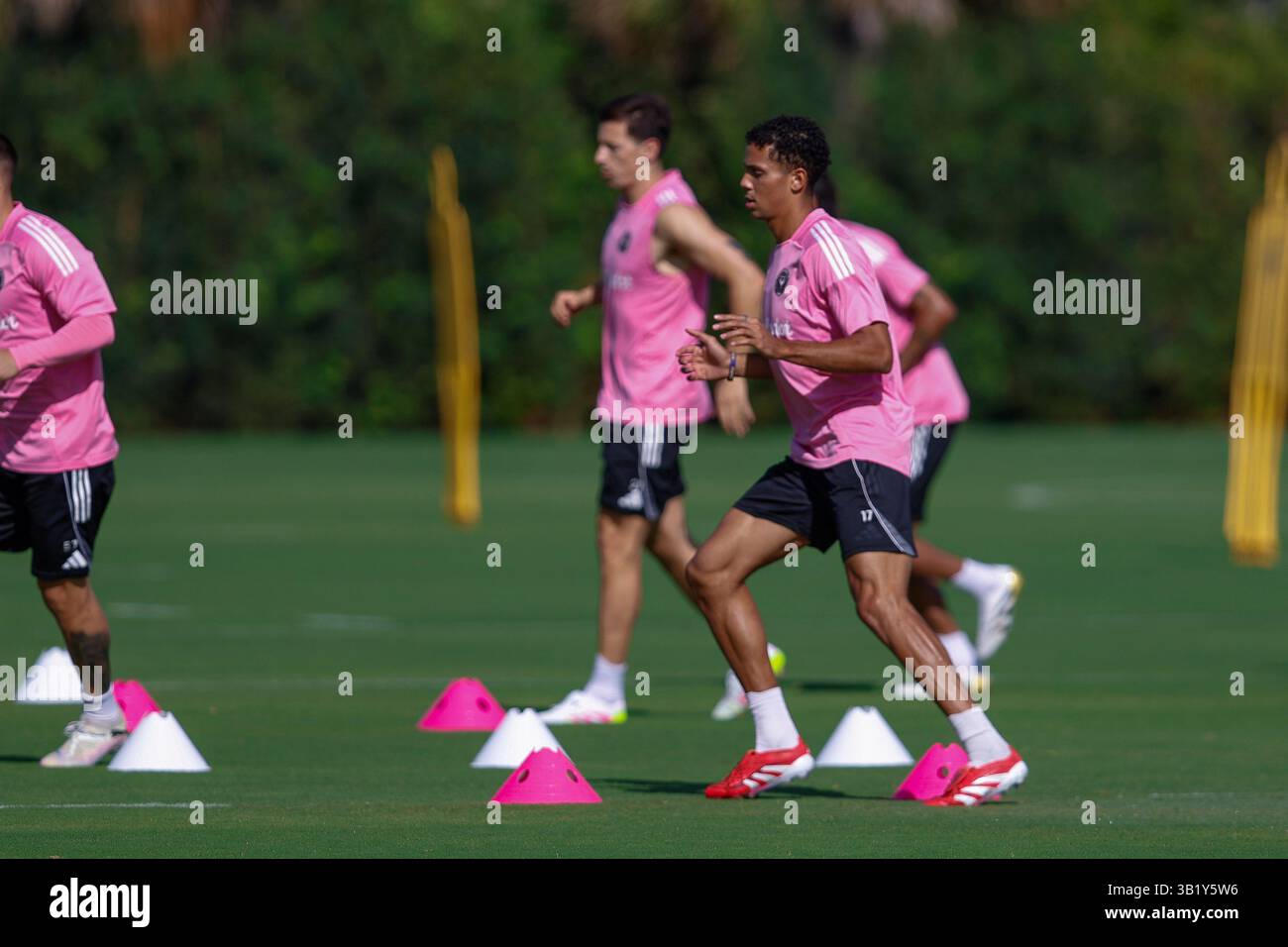 FORT LAUDERDALE, FL - APRIL 26: Ian Fray (17) of Inter Miami CF ...