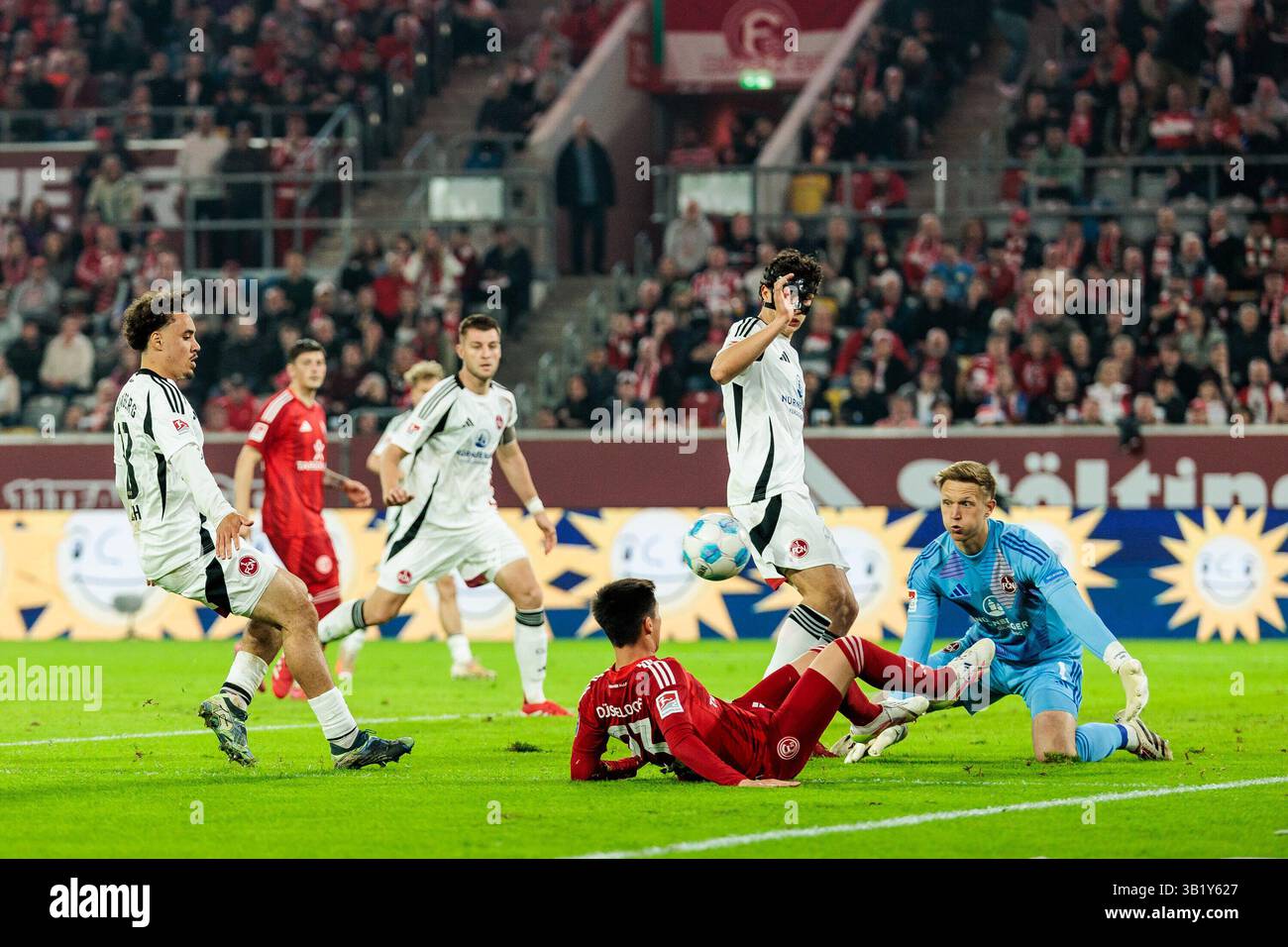 Zweikampf Shinta Appelkamp (Fortuna D?sseldorf, 23), Jan Reichert (1 ...