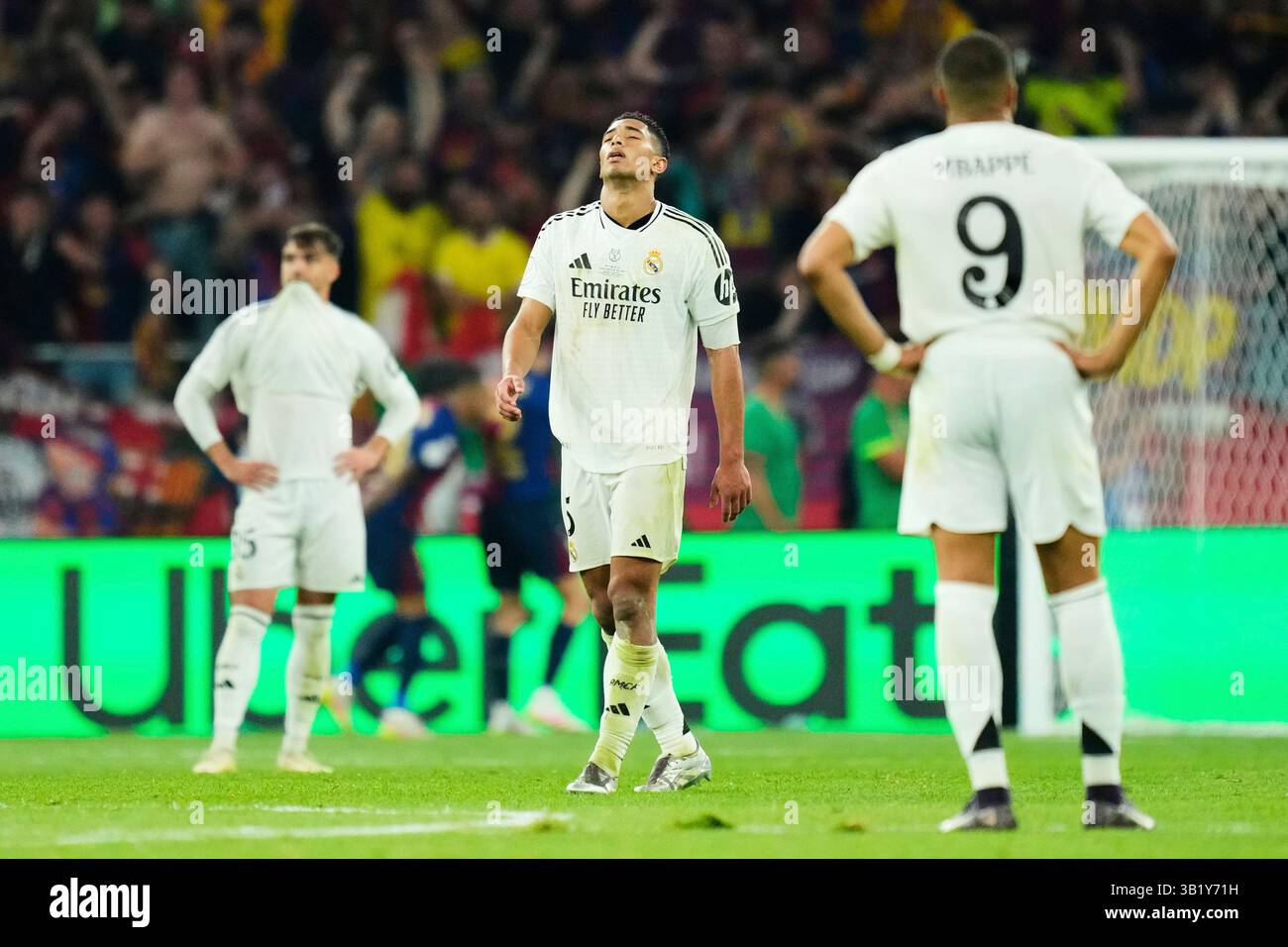 Real Madrid's Jude Bellingham, centre, reacts disappointed after the ...
