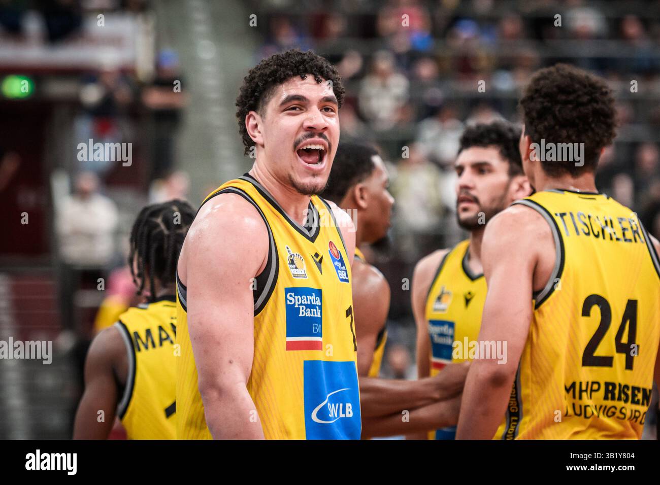 Ludwigsburg, Deutschland. 26th Apr, 2025. Joel Scott (MHP Riesen ...