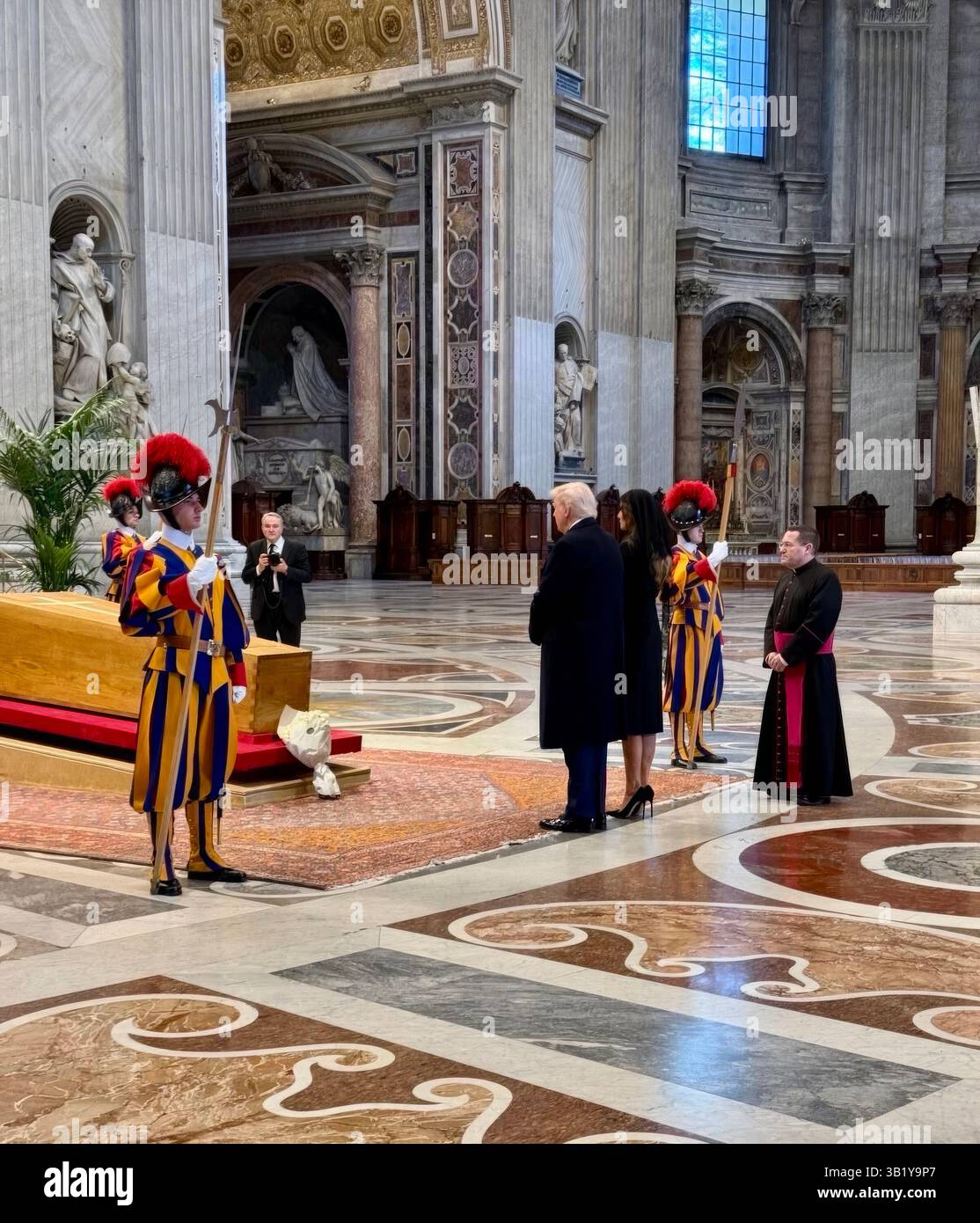 Pope francis coffin 2025 hi-res stock photography and images - Alamy