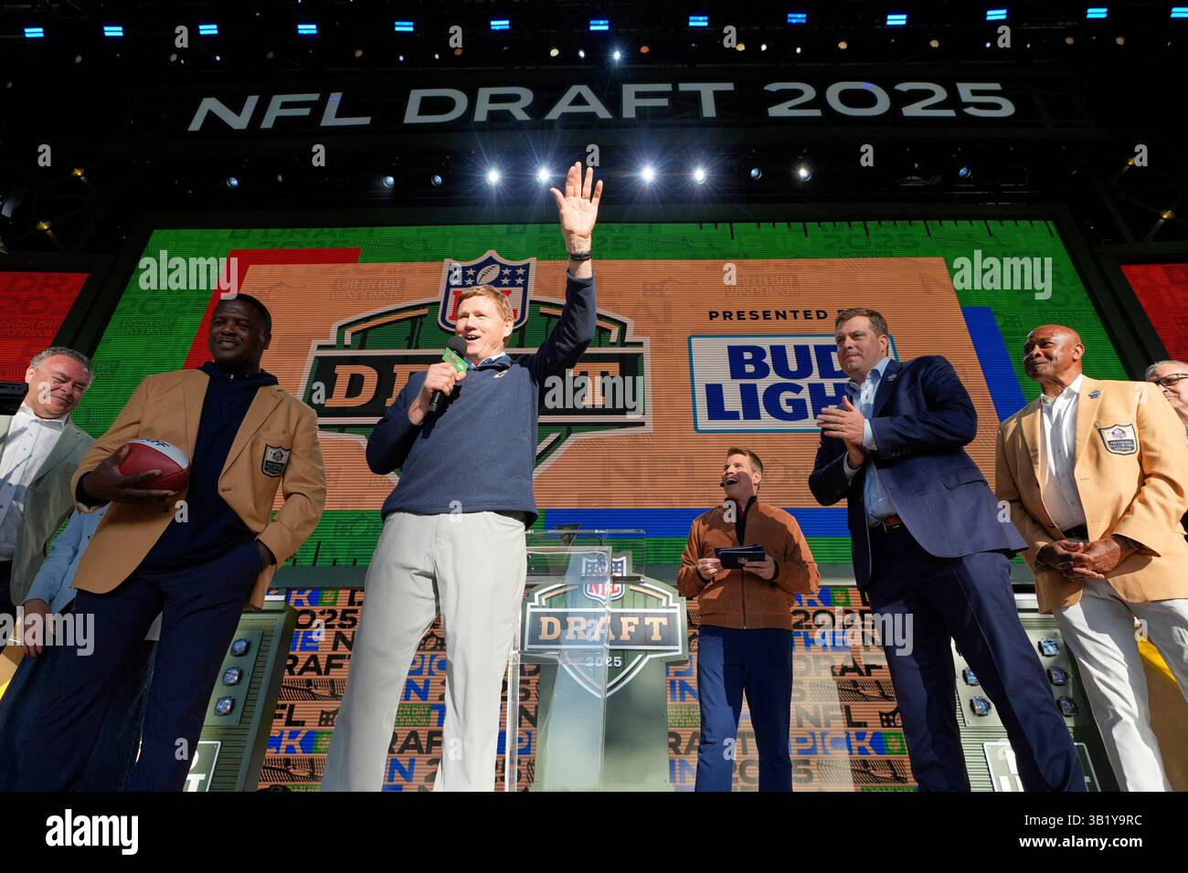 Green Bay Packers president Mark Murphy speaks during a handoff ...