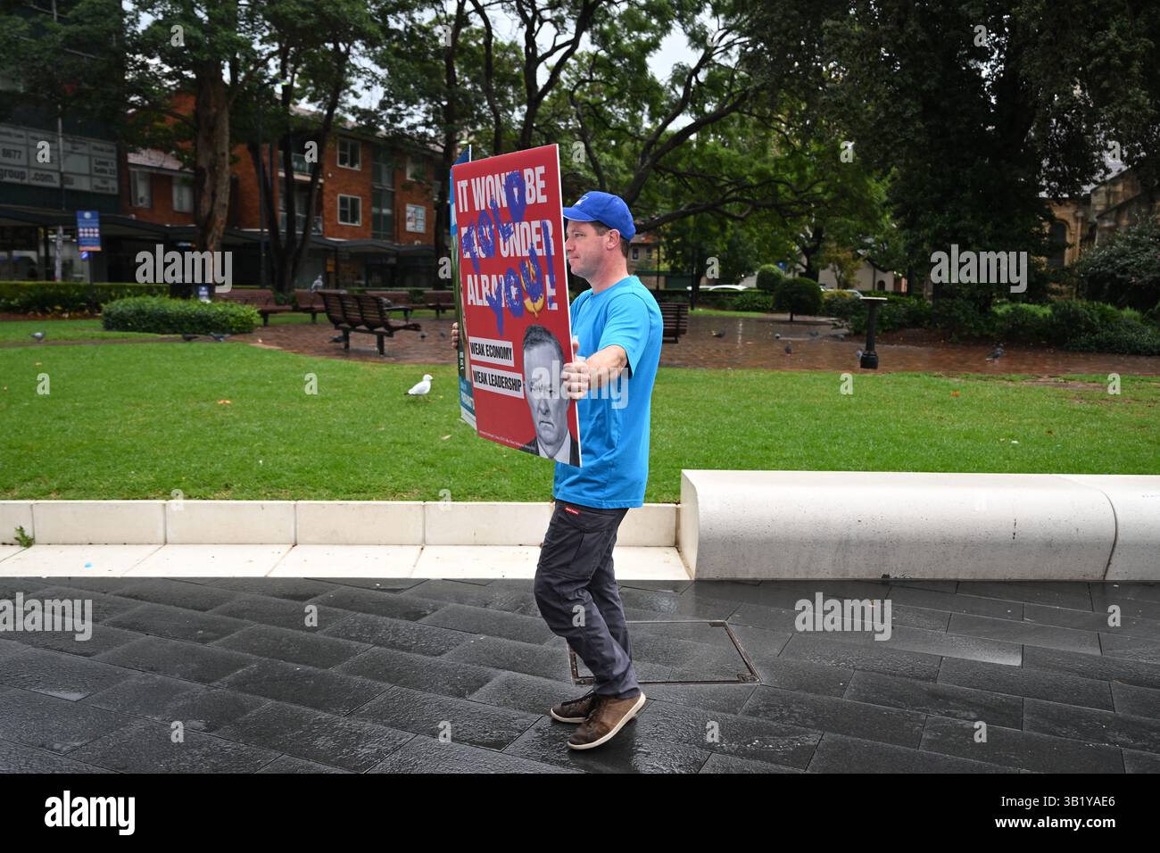 Sydney, Australia. 27th Apr, 2025. A Liberal supporter holds up ...