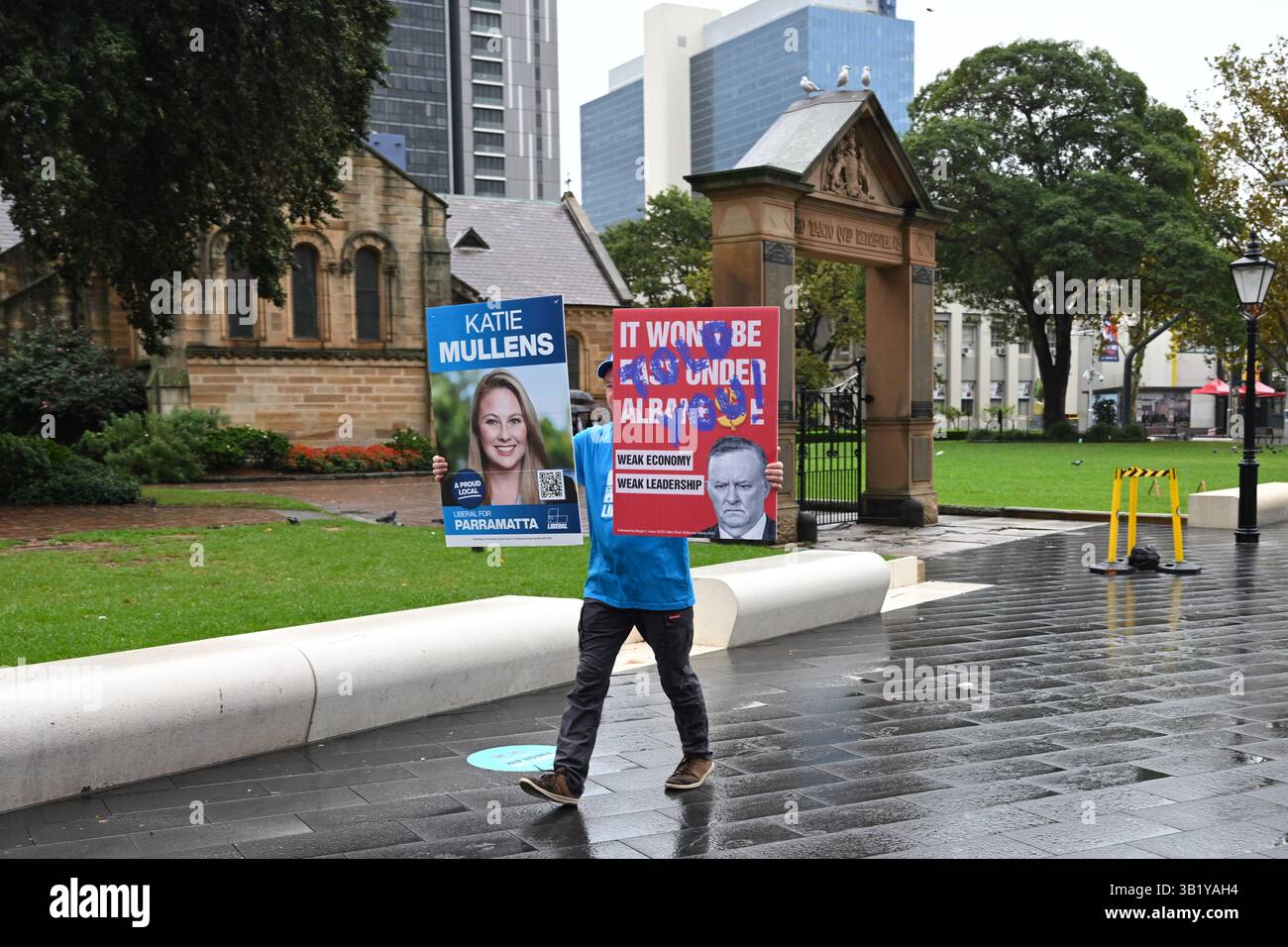Sydney, Australia. 27th Apr, 2025. A Liberal supporter holds up ...