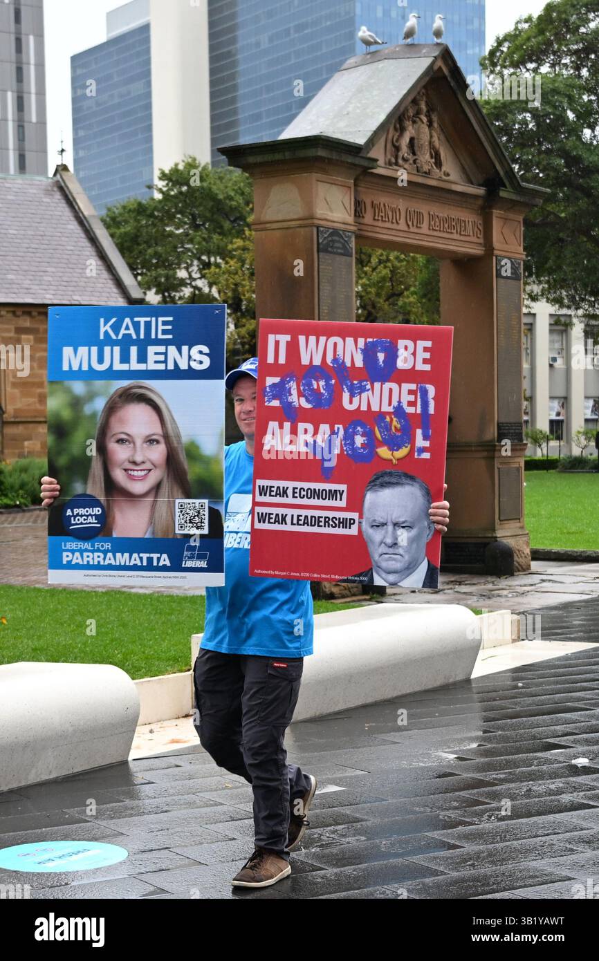 Sydney, Australia. 27th Apr, 2025. A Liberal supporter holds up ...