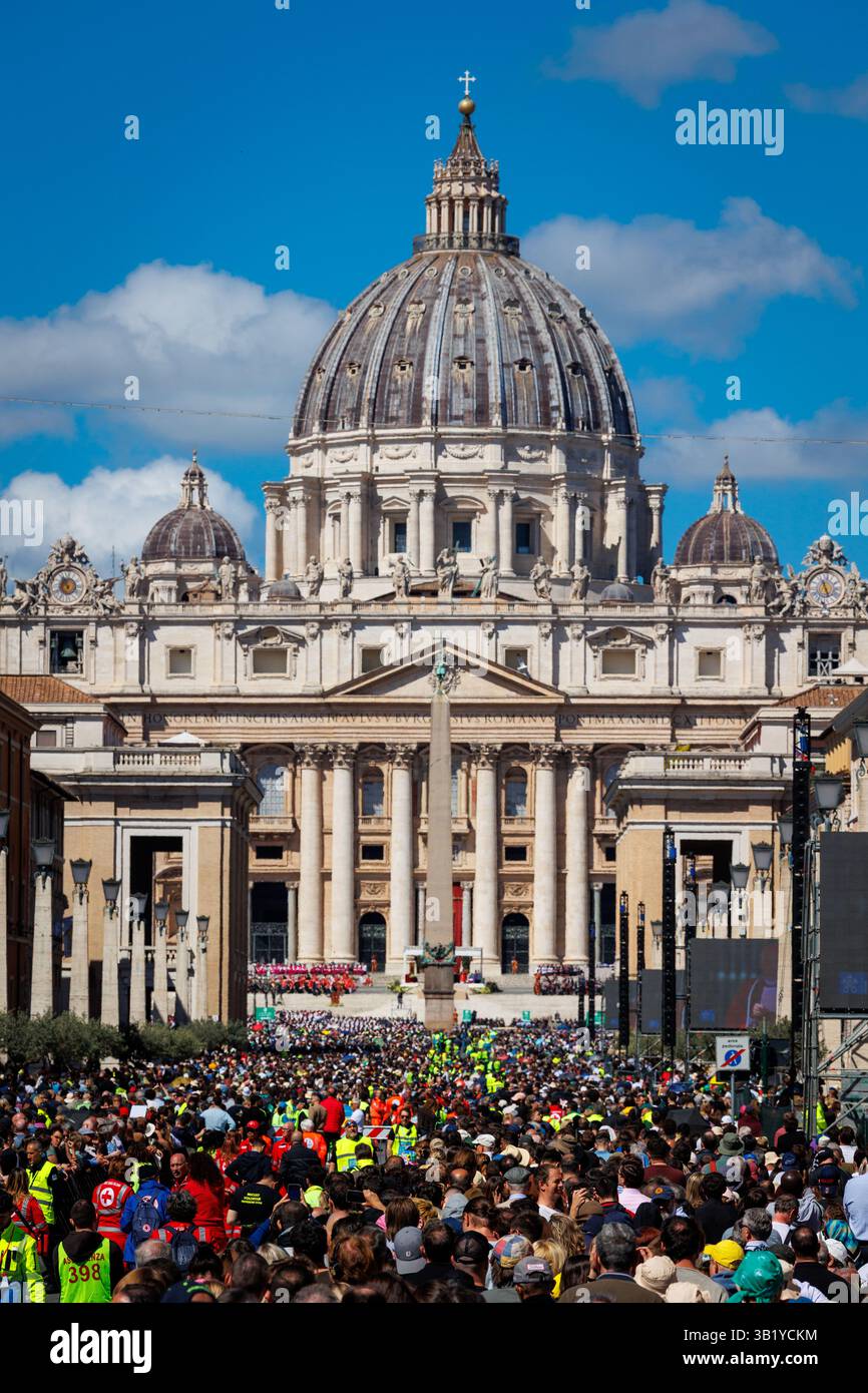 Rome, Italy. 26th Apr, 2025. St. Peter's Square and Via della ...