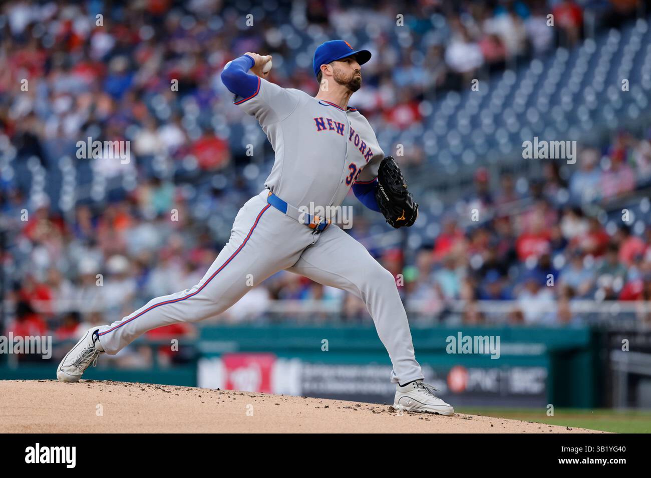 WASHINGTON, DC - APRIL 26: New York Mets pitcher Clay Holmes (35 ...