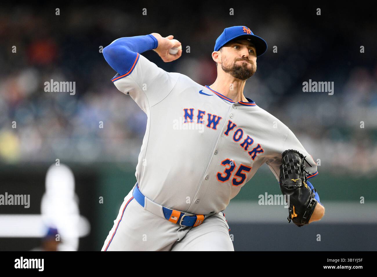 New York Mets starting pitcher Clay Holmes (35) throws during the first inning of a baseball ...