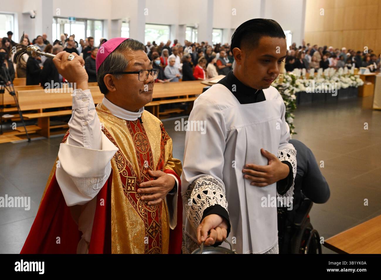 Sydney, Australia. 27th Apr 2025. Parishioners attend a solemn Mass for ...