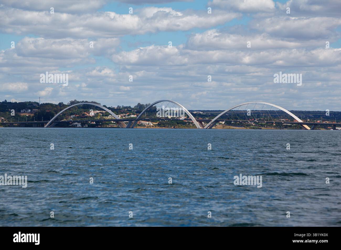 The Juscelino Kubitschek modern arcthiecture bridge arches over Paranoa ...