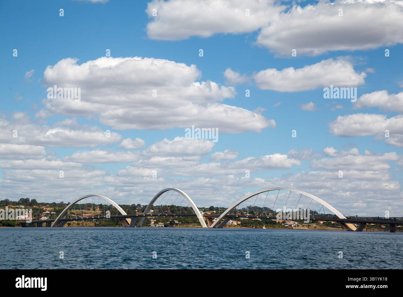 The Juscelino Kubitschek modern arcthiecture bridge arches over Paranoa ...
