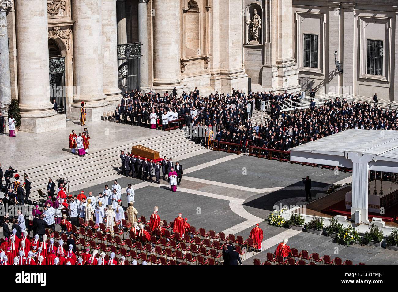 Vatican City, Vatican. 26th Apr 2025. General view of the arrival of Pope Francis' coffin ...