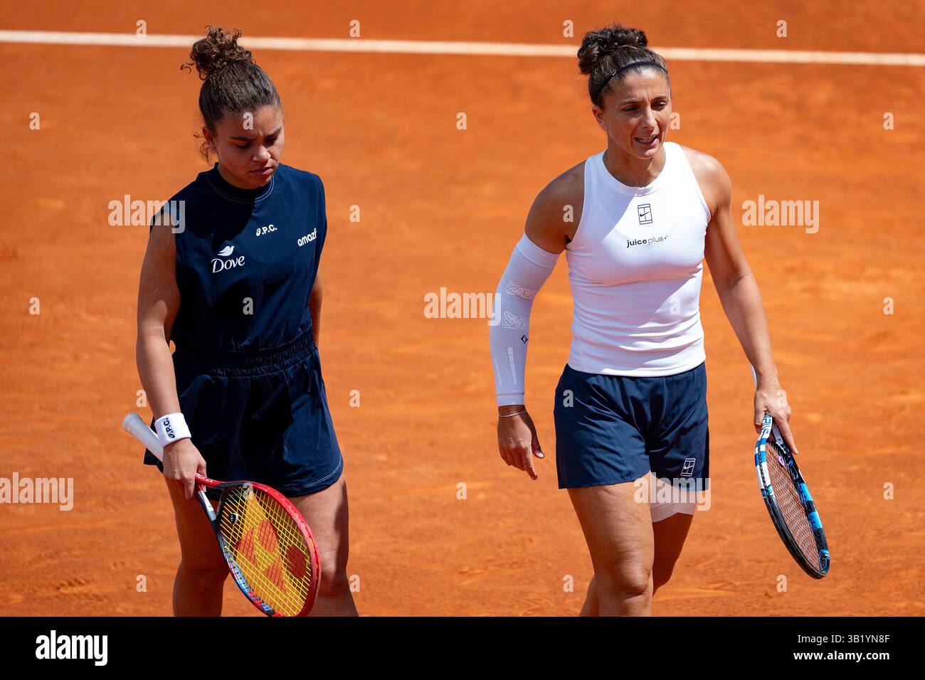 Madrid, Madrid, Spain. 26th Apr, 2025. Sara Errani (R) and Jasmine ...