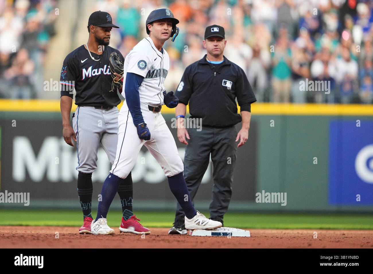 Seattle Mariners' Ben Williamson, center, stands on second base after ...