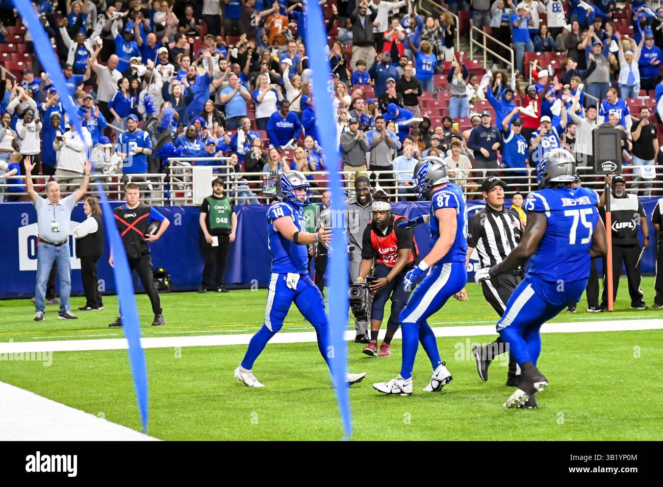 ST. LOUIS, MO - APRIL 26: Streamers fly as St. Louis Battlehawks ...