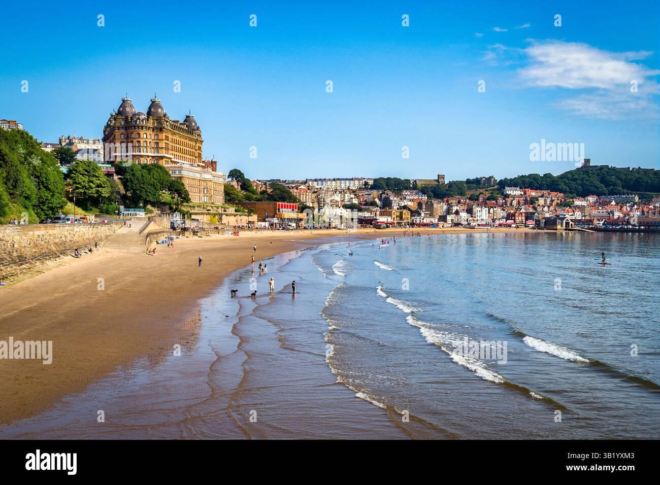Scarborough beach uk hi-res stock photography and images - Alamy