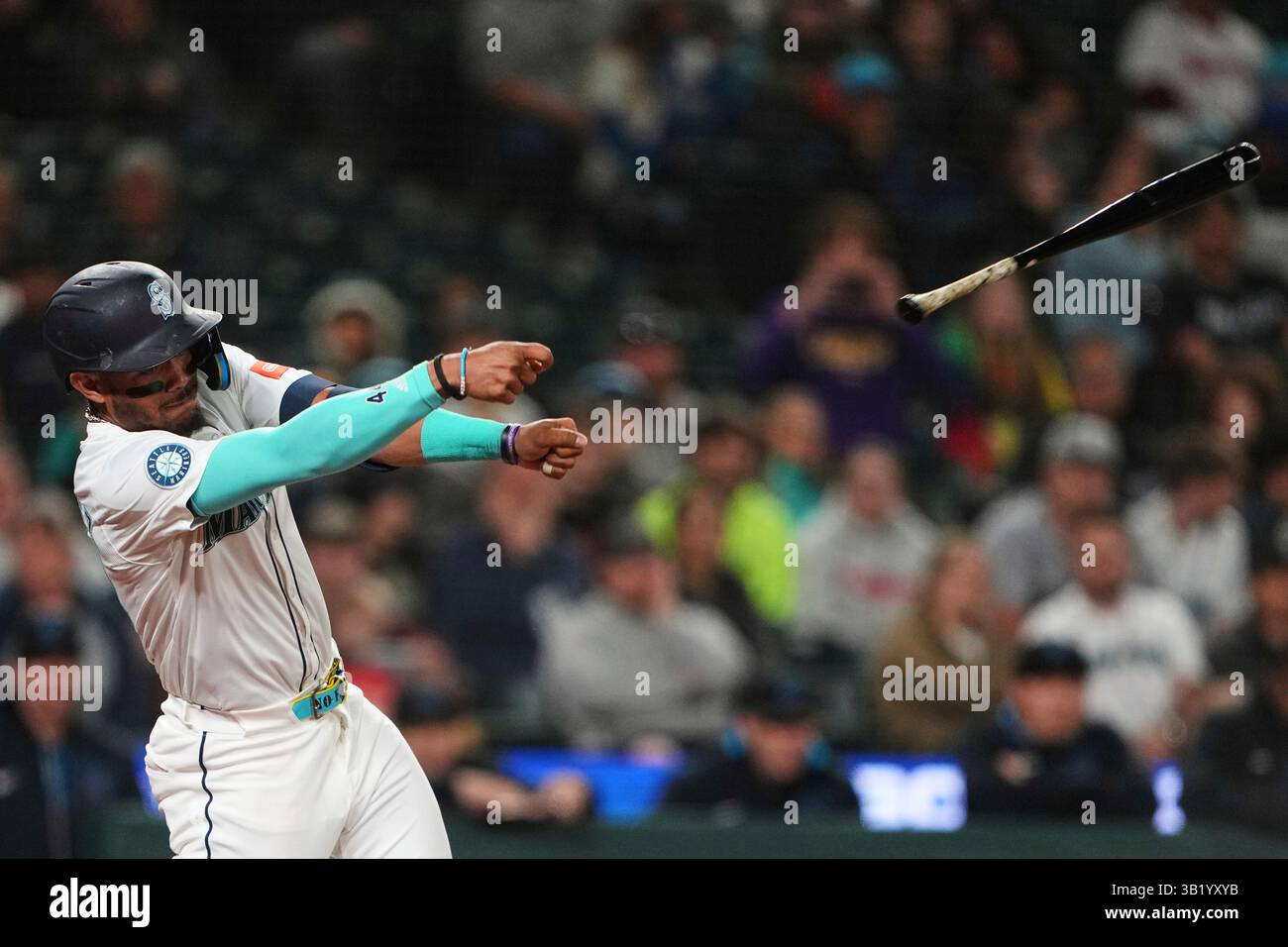 Seattle Mariners' Julio Rodriguez loses his bat on a swing against the ...