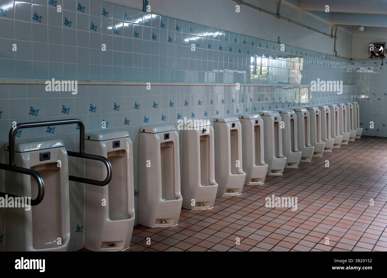 Ocean expo park restroom hi-res stock photography and images - Alamy