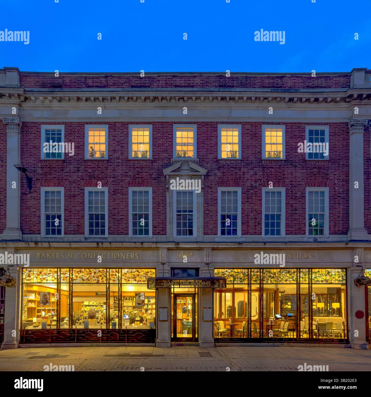 Window display cafe hi-res stock photography and images - Alamy