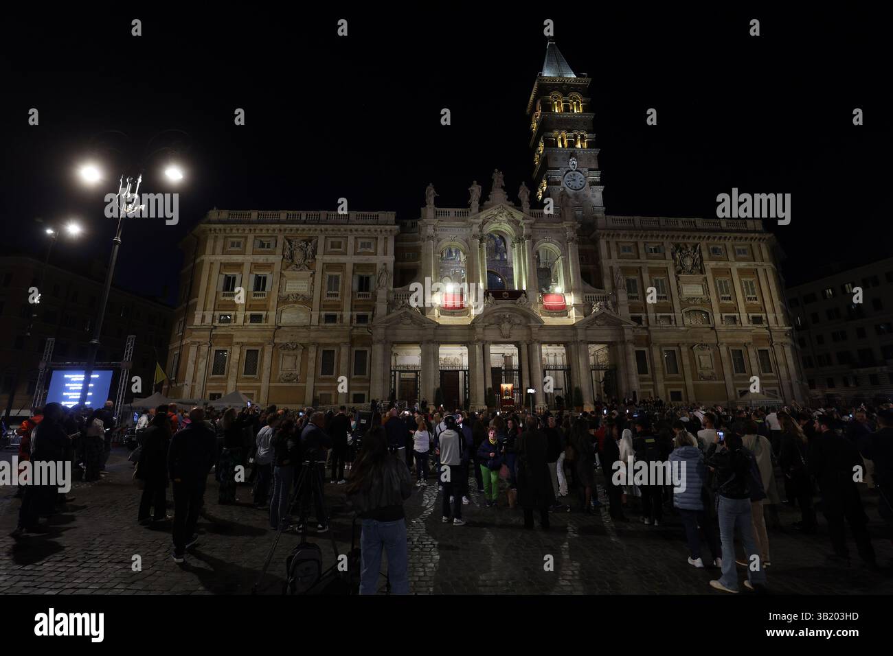 Rome, 26 April 2025: Cardinal Rolandas Makrickas leads the recitation ...