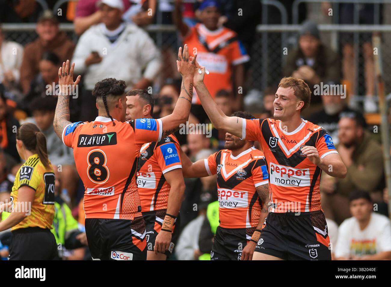 Sydney, Australia. 27th Apr, 2025. Lachlan Galvin of the Tigers (R ...