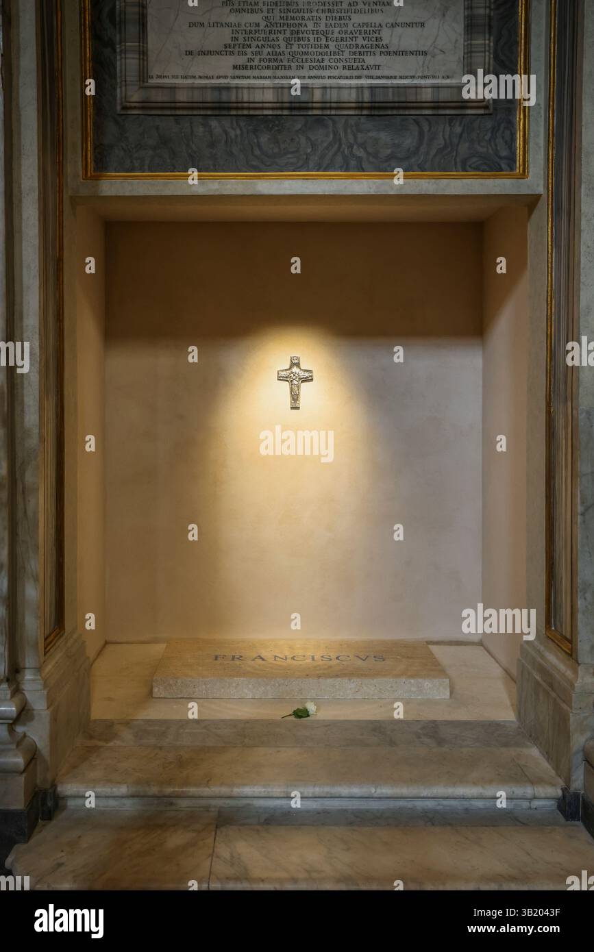Rom, Italy. 27th Apr, 2025. A white rose lies at the tomb of the late ...