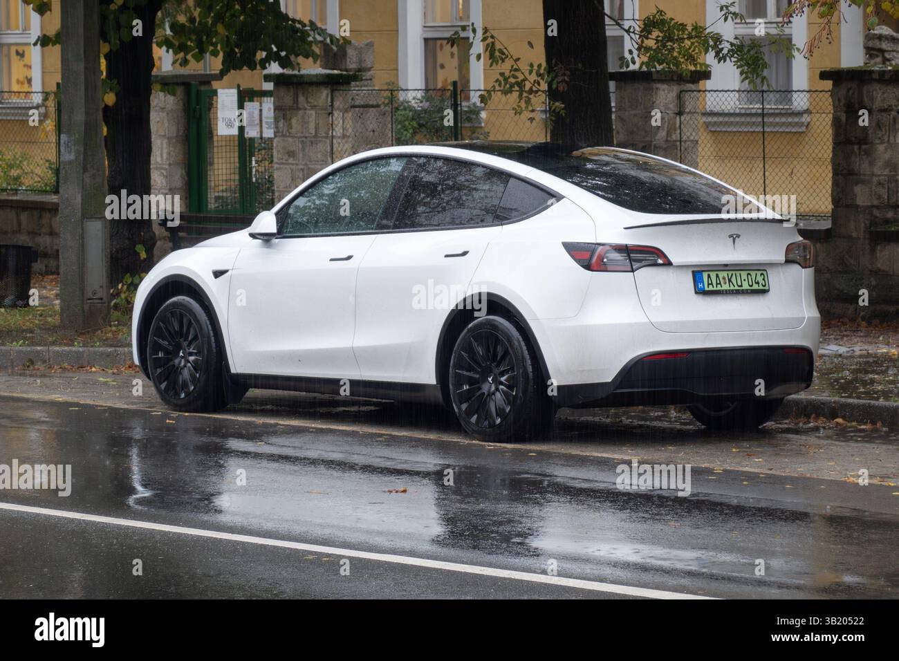 Tesla model y battery hi-res stock photography and images - Alamy