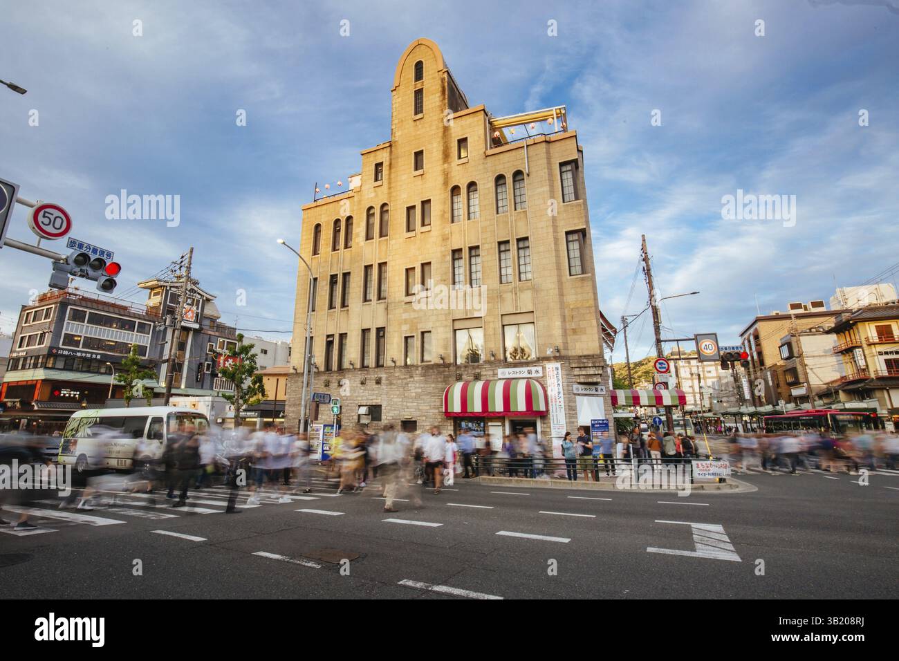 Shijo strasse hi-res stock photography and images - Alamy