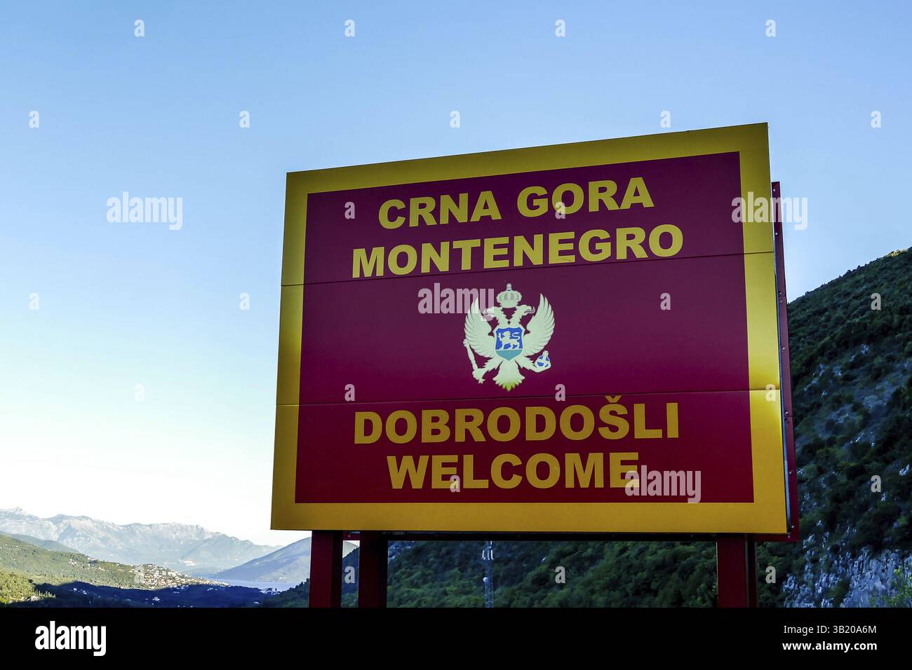 Road Sign Border, between Montenegro and Croatia border Stock Photo - Alamy