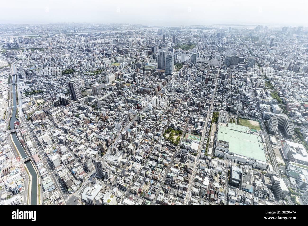 An aerial shot of the Tokyo skyline from the tallest tower in the world ...