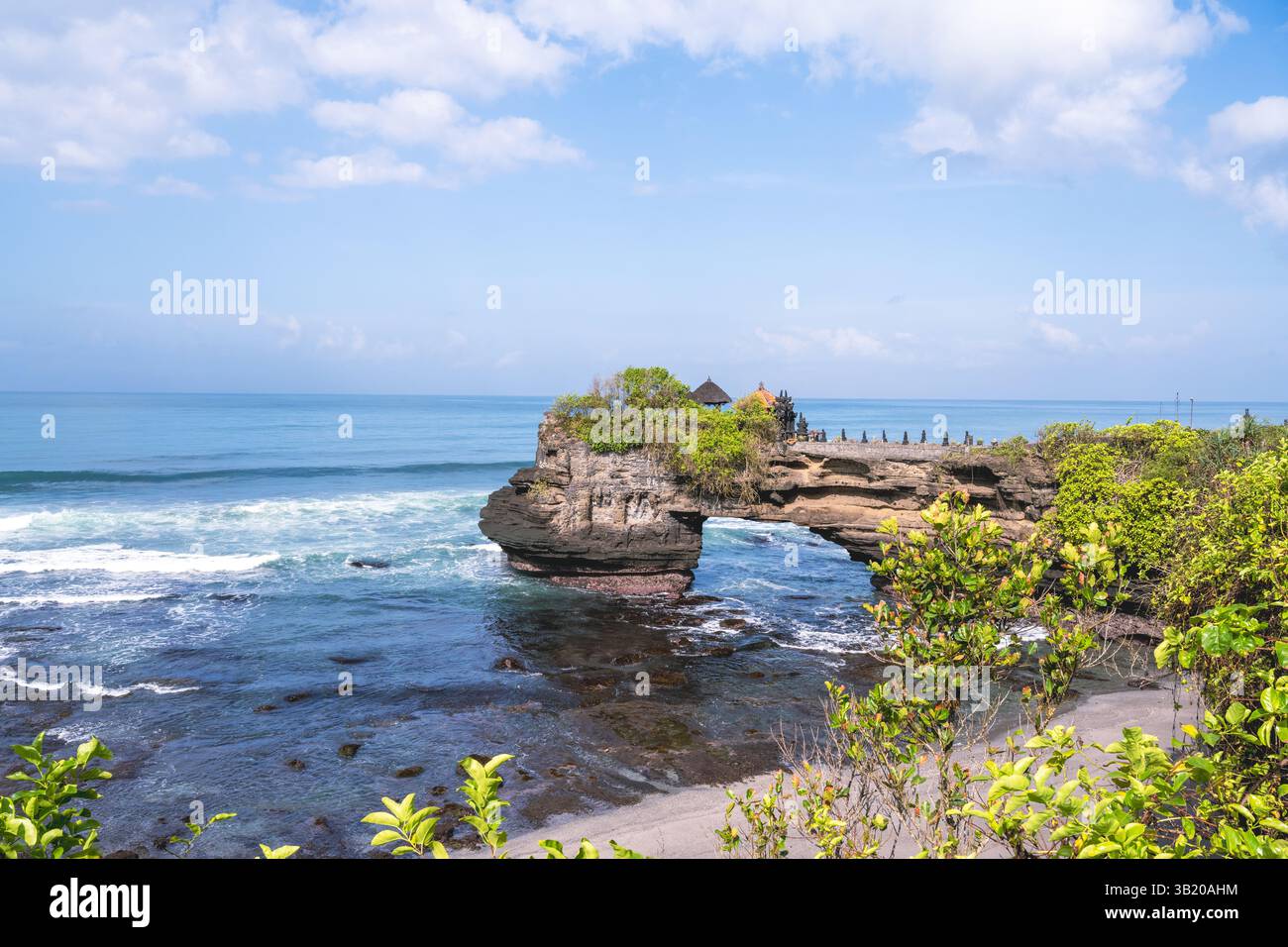 Famous Tanah Lot temple on Bali island. Batu Bolong Balenese Hindu ...