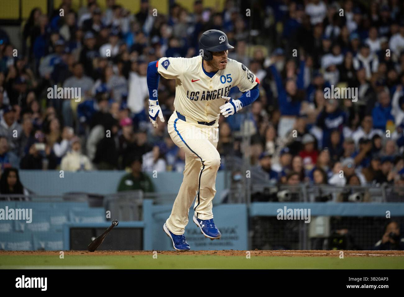 Los Angeles Dodgers' Freddie Freeman bats during a baseball game ...