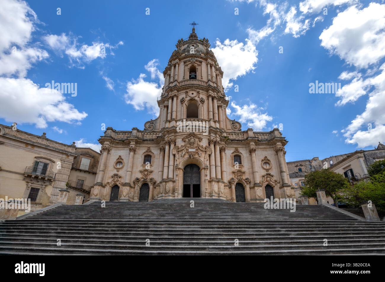 Baroque facade and staircase of the Duomo di San Giorgio Modica, Sicily ...