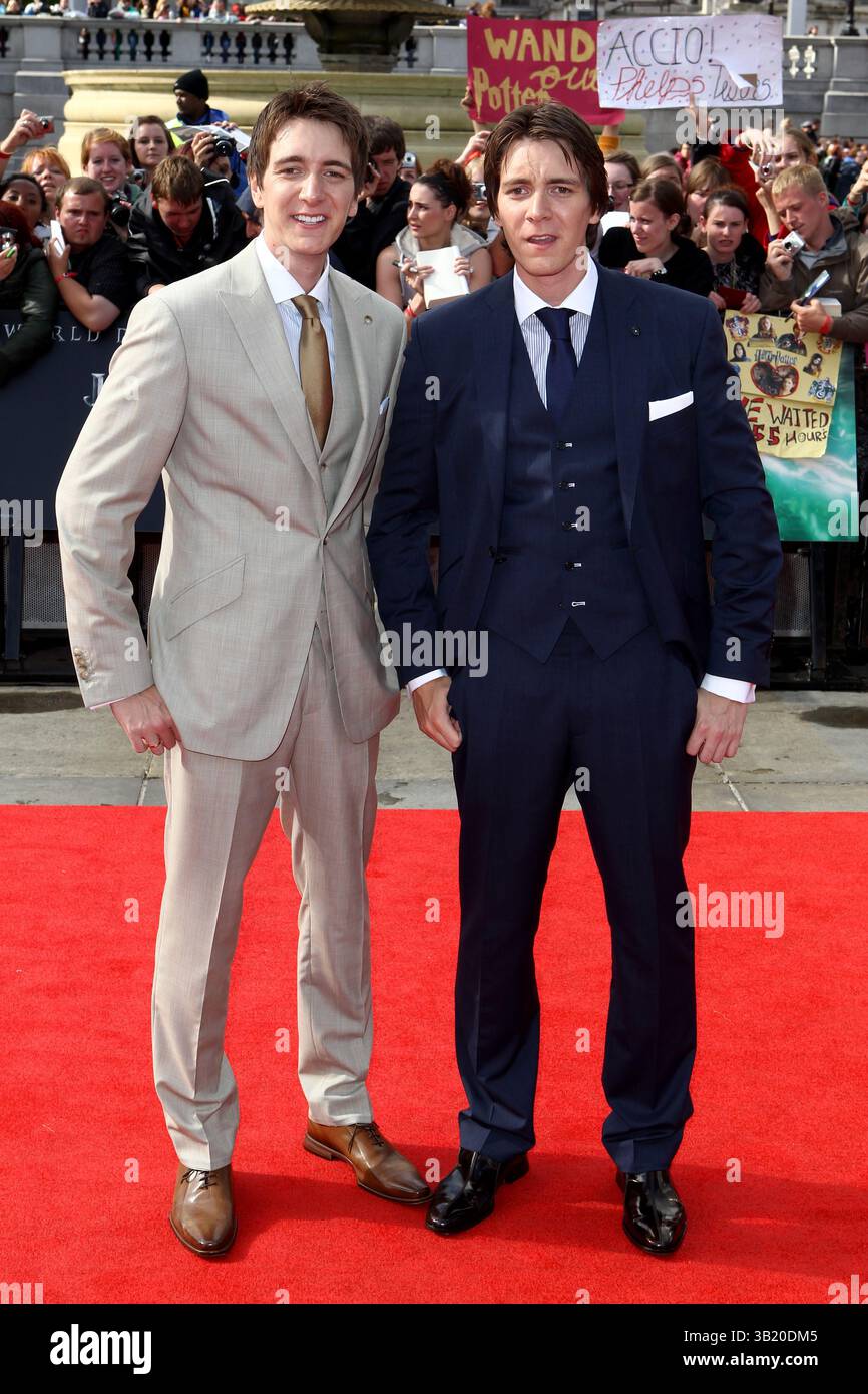 Oliver Phelps and James Phelps at the world premiere of Harry Potter ...