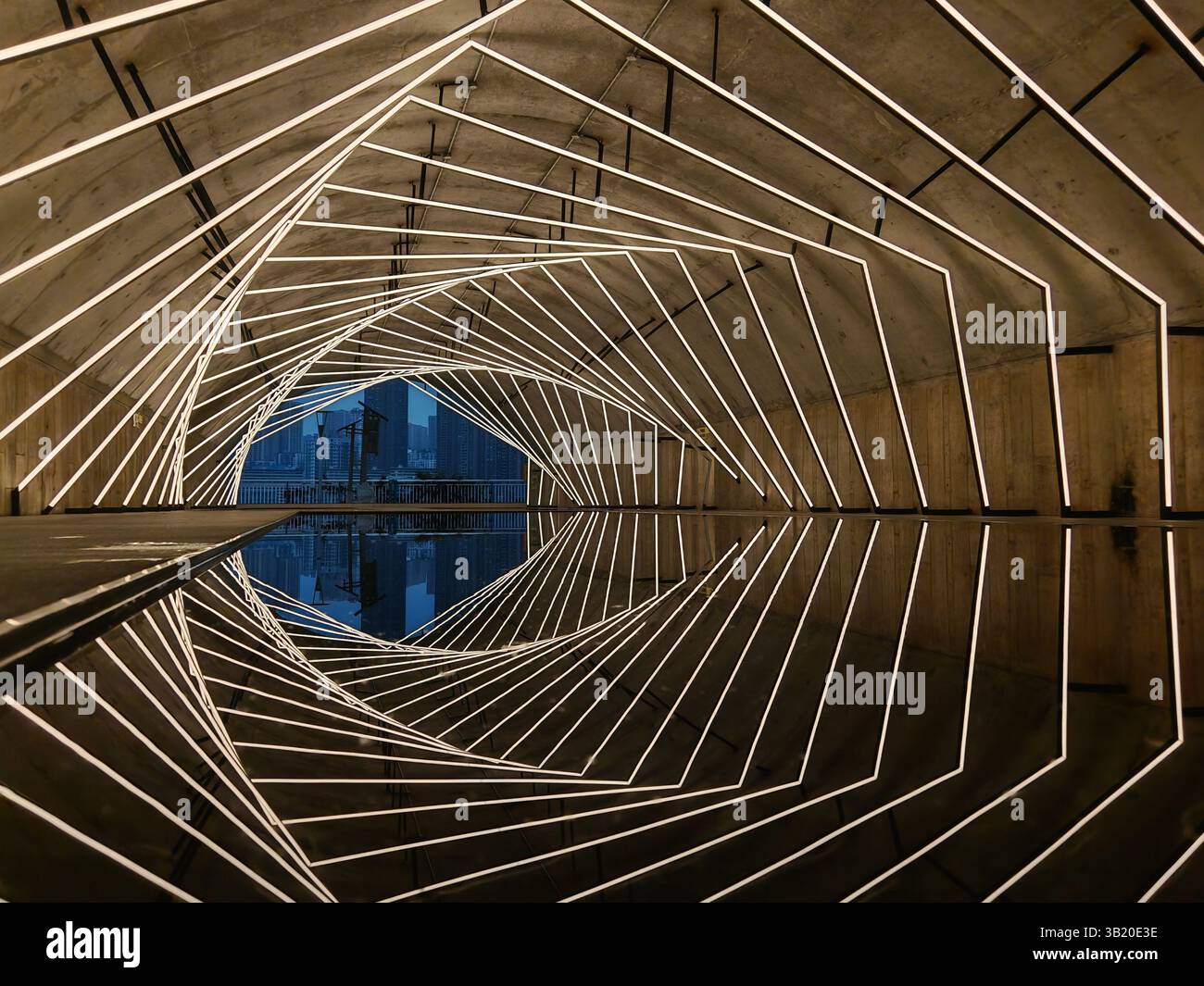 The cool light and shadow design of the No. 2 bridge arch of Sandong bridge in Chongqing, China ...