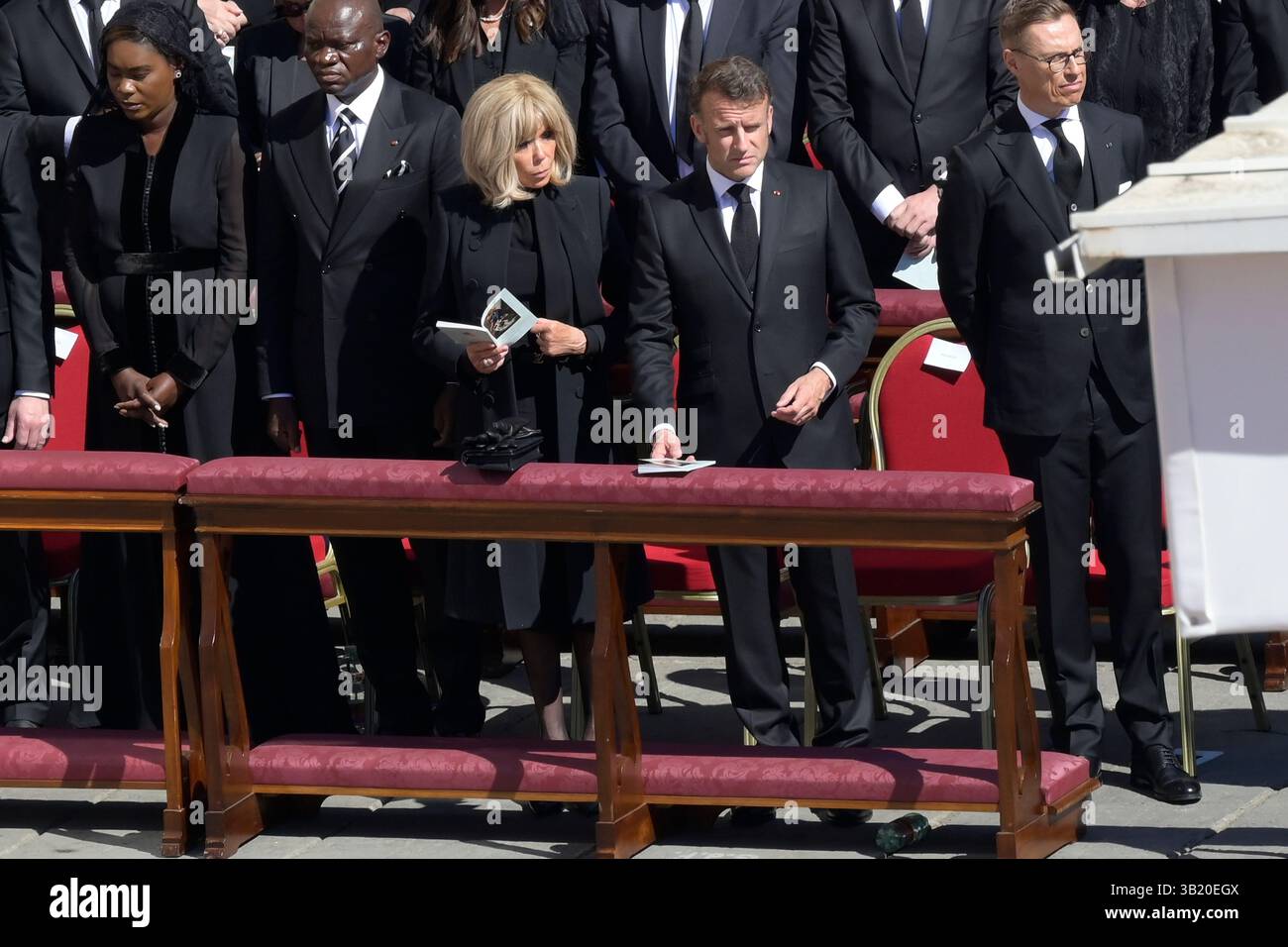Vatican City, Italy. 26th Apr, 2025. Emmanuel Macron (l) and his wife ...
