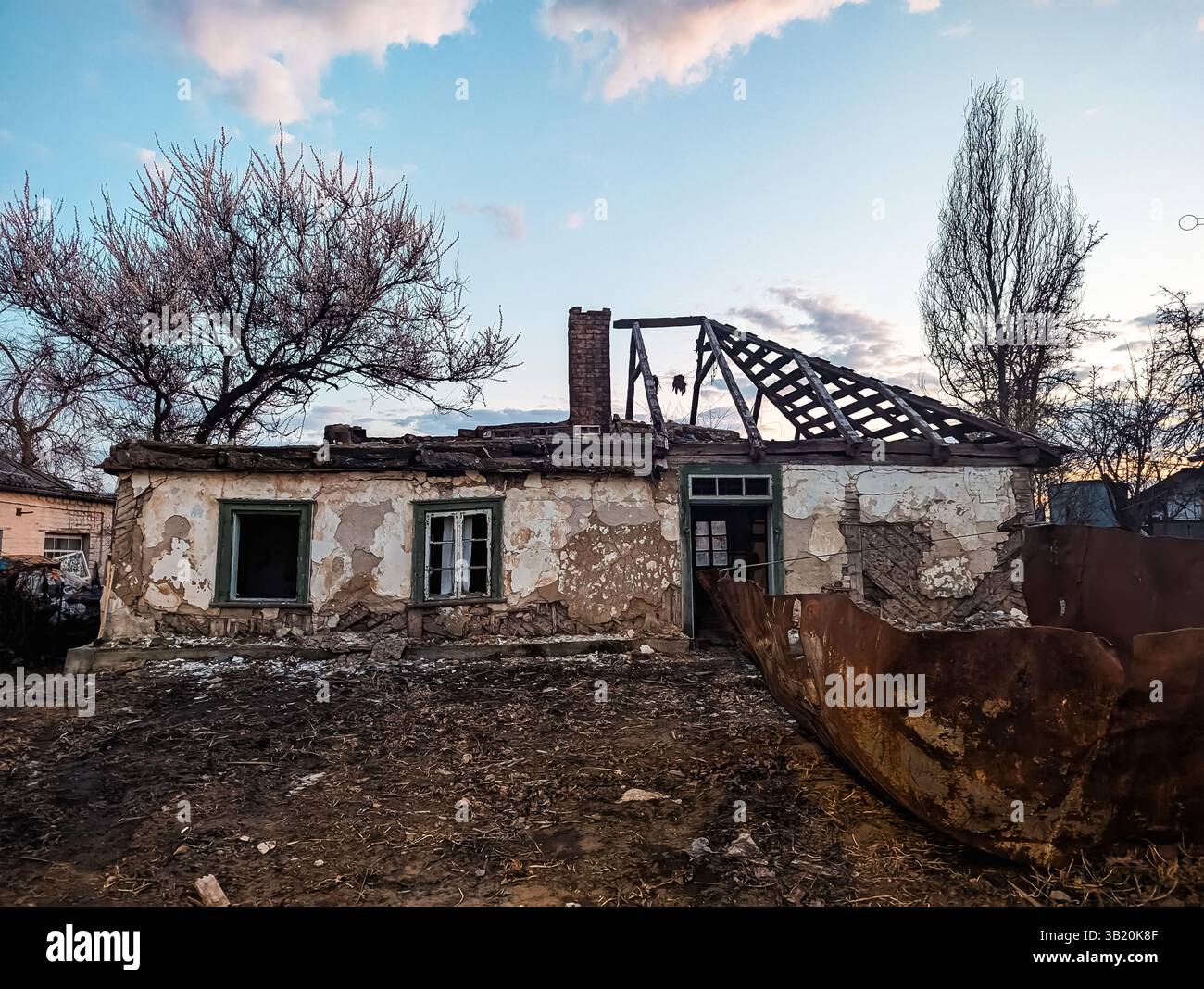 Destroyed concrete pillar hi-res stock photography and images - Alamy