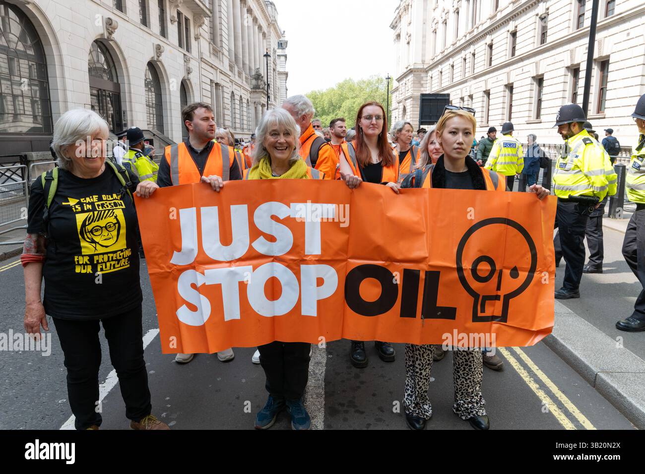 London, UK. 27 April 2025. Hundreds of Just Stop Oil (JSO) activists ...