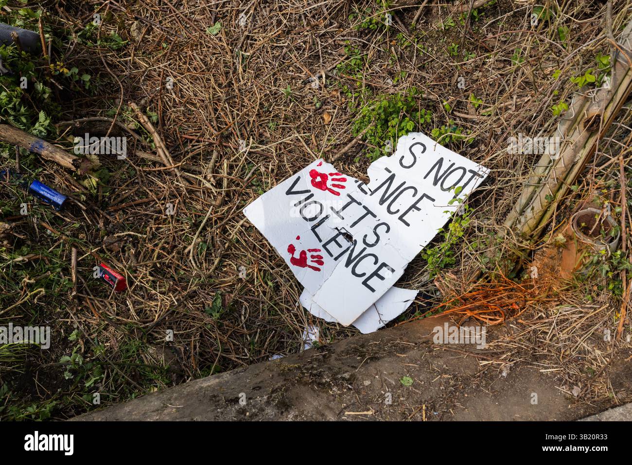 Huntingdon, UK. 26 APR, 2025. Broken sign at protest for World day for ...