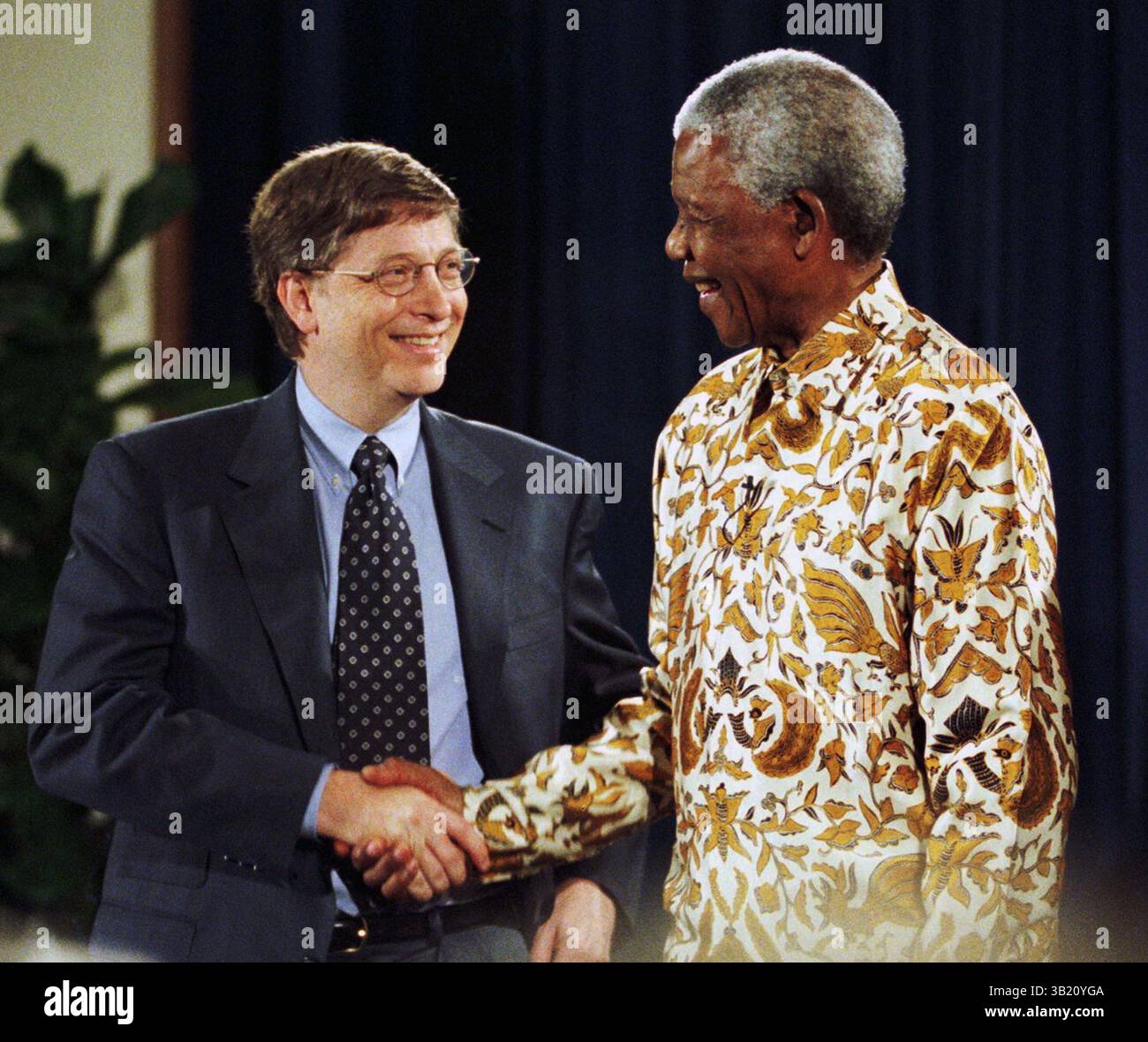Microsoft CEO BILL GATES, left, with NELSON MANDELA Dec. 9, 1999 in ...