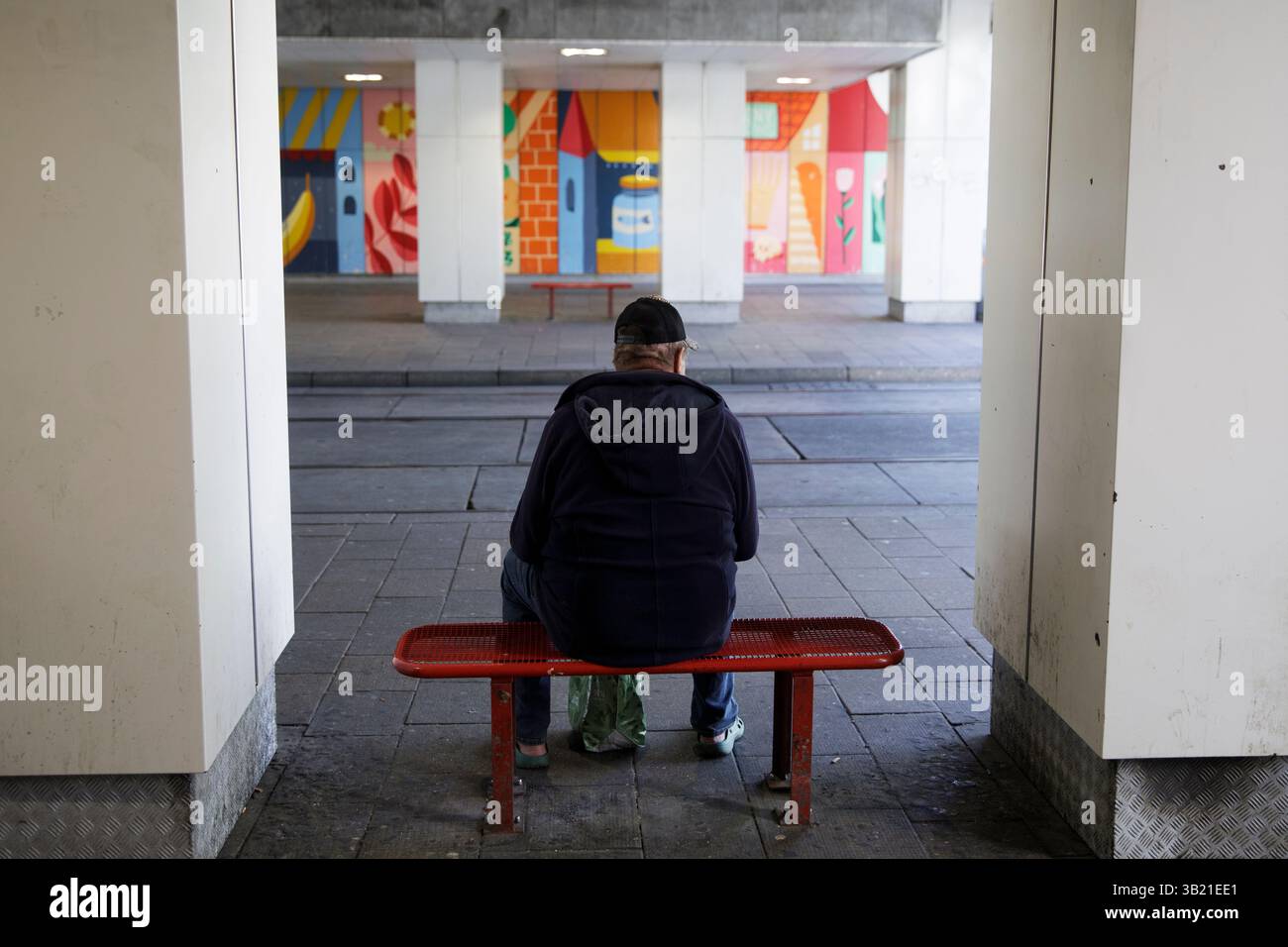 Vienna, Austria. 27th Apr, 2025. AUSTRIA; VIENNA; 20250427; An elderly ...