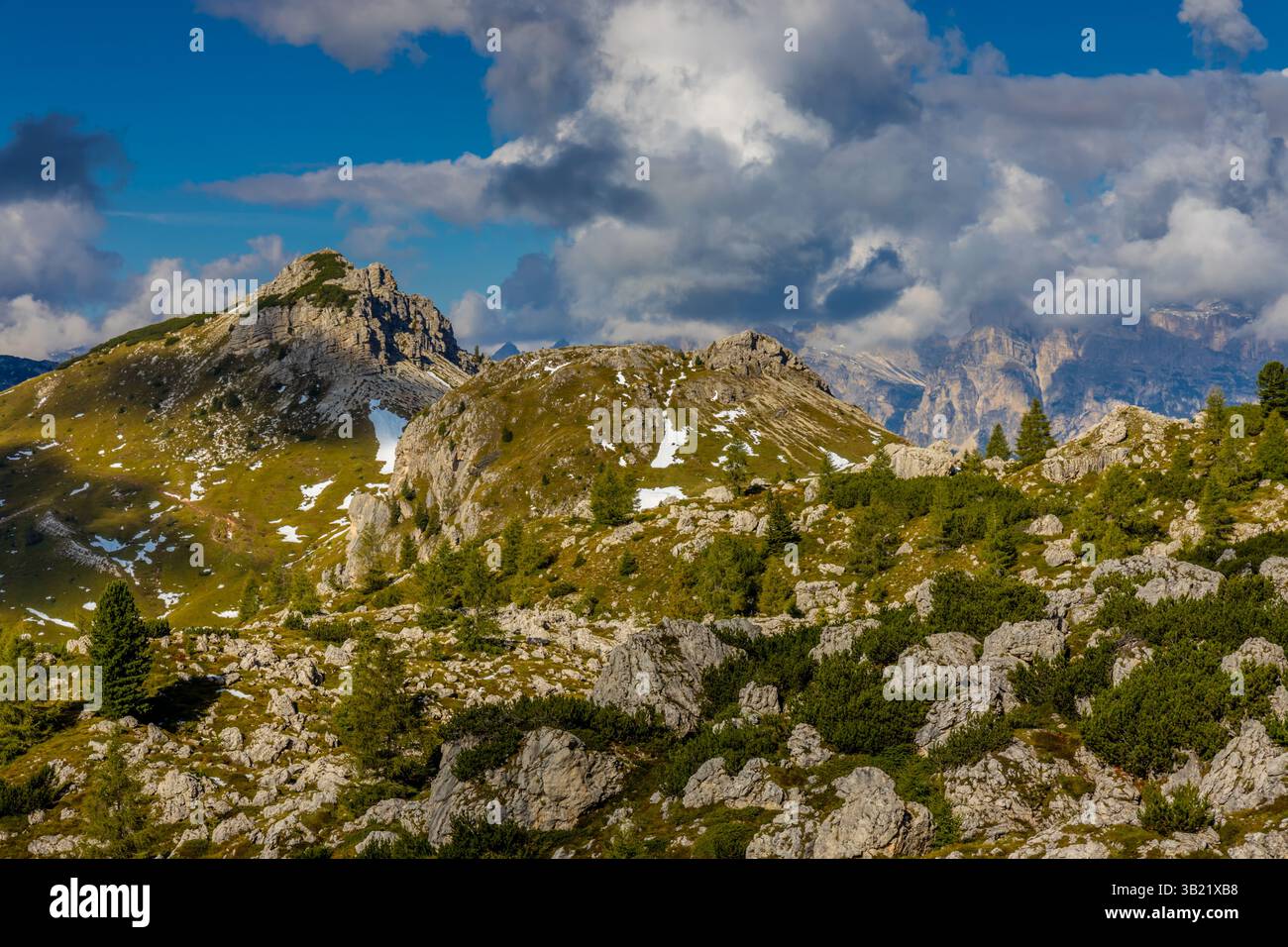 Dolomites mountains, Alpi Dolomiti beautiful scenic landscape in summer ...