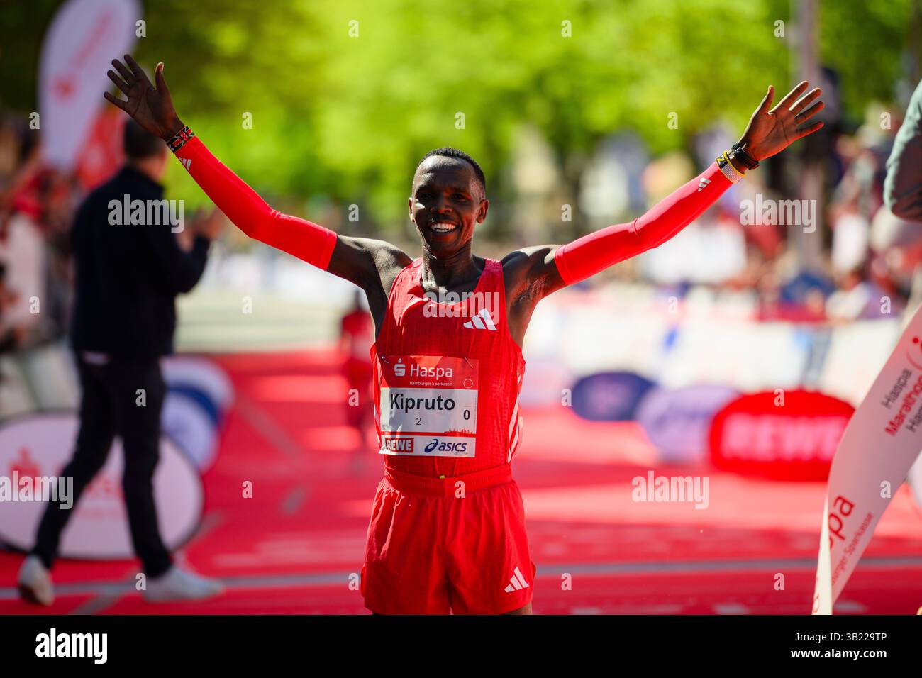 Hamburg, Germany. 27th Apr, 2025. Athletics: Haspa Marathon Hamburg ...