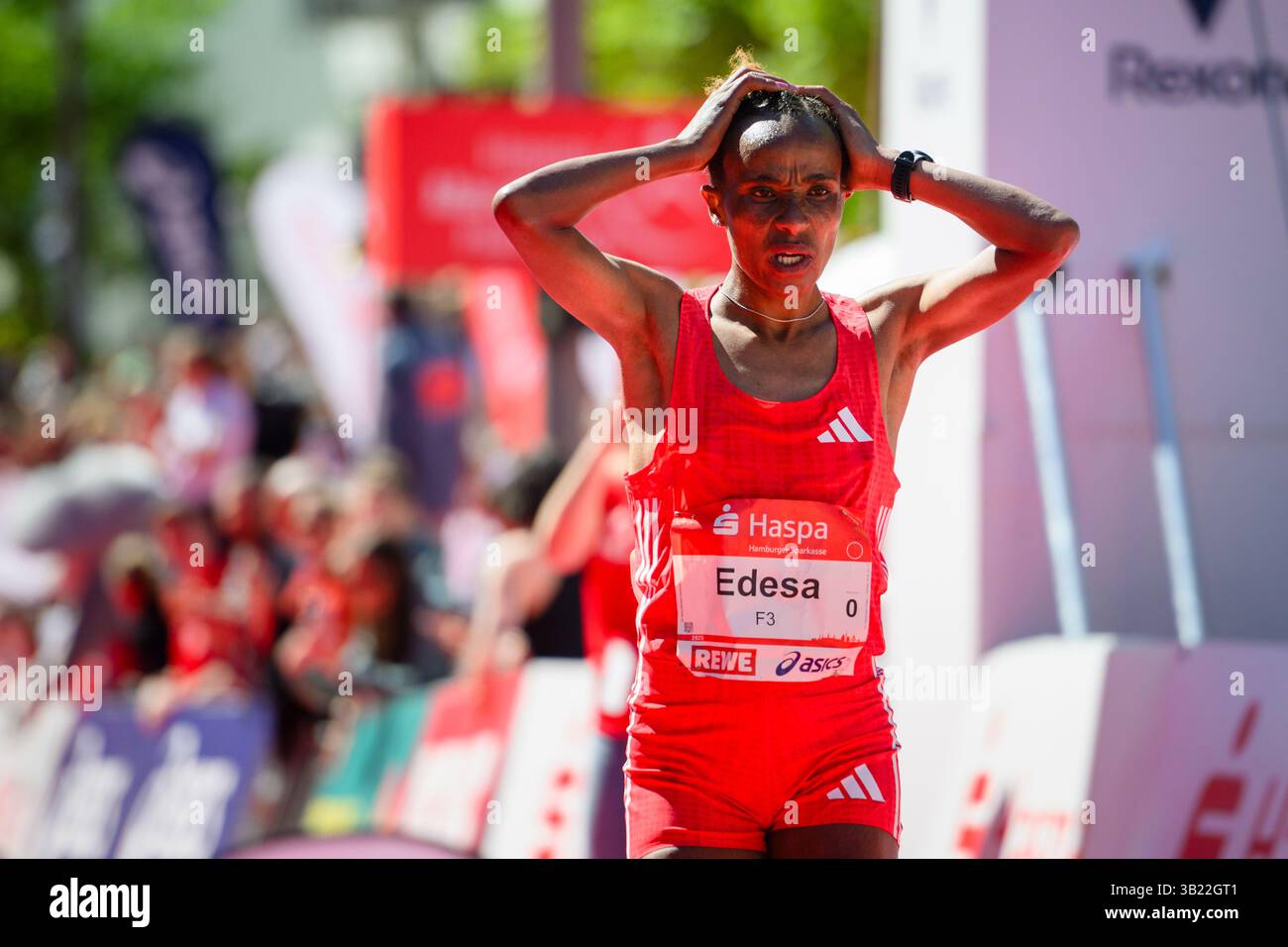 Hamburg, Germany. 27th Apr, 2025. Athletics: Haspa Marathon Hamburg ...