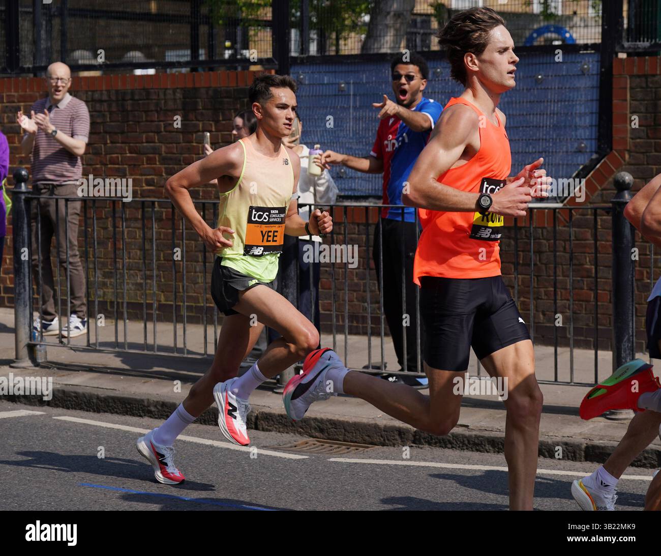 Men's elite runners, including Alex Yee, reach the Isle of Dogs, during ...