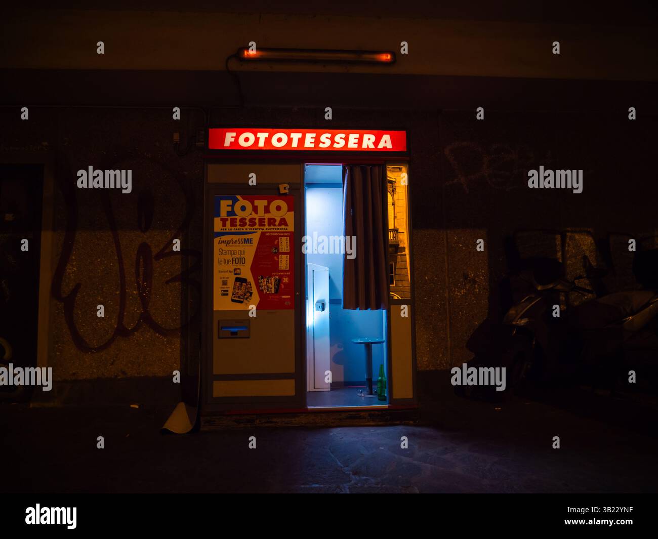 Cozy Illuminated italian Photo Booth "Fototessera" in Urban Setting at ...
