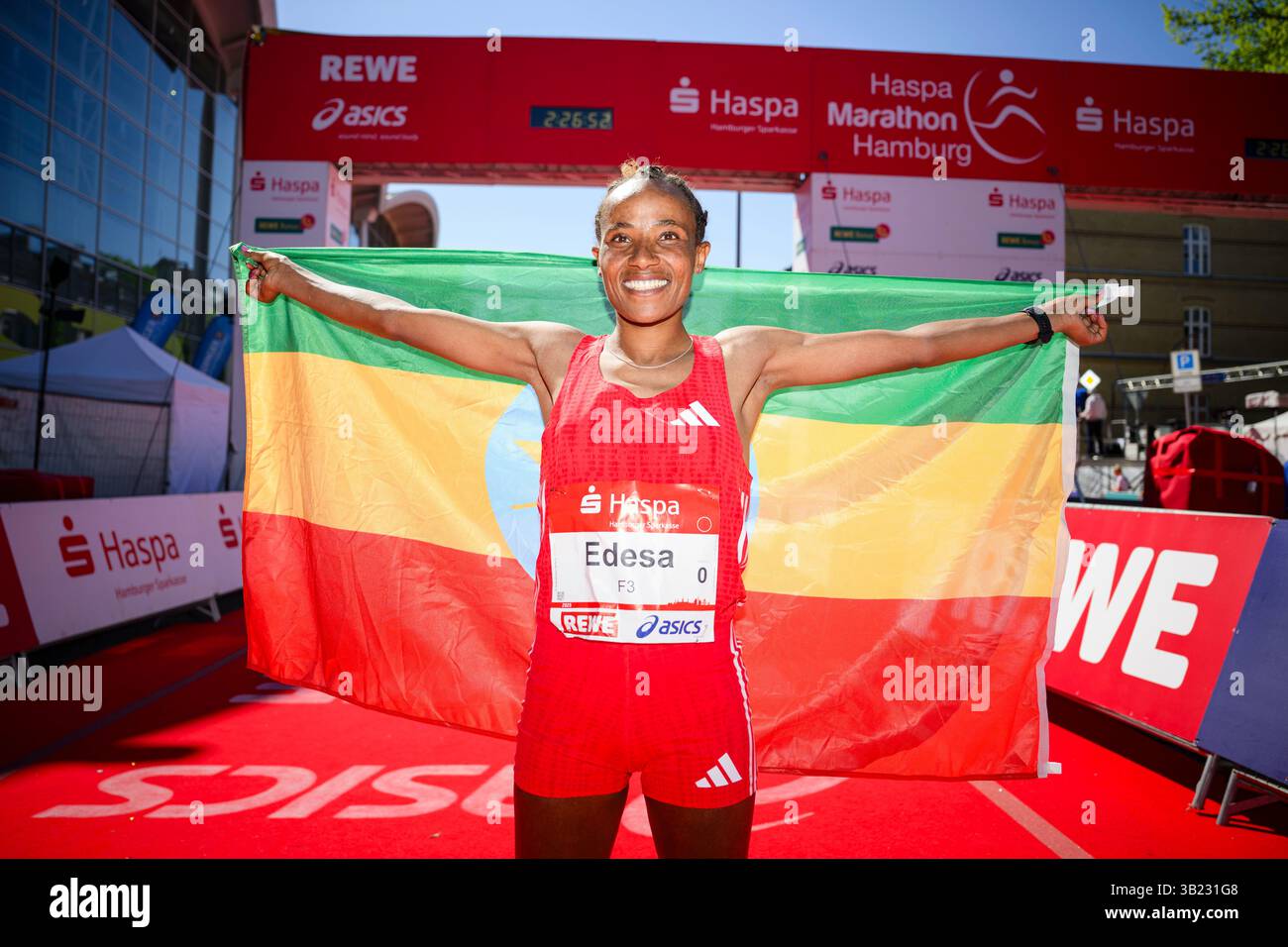 27 April 2025, Hamburg: Athletics: Haspa Marathon Hamburg. Ethiopian ...
